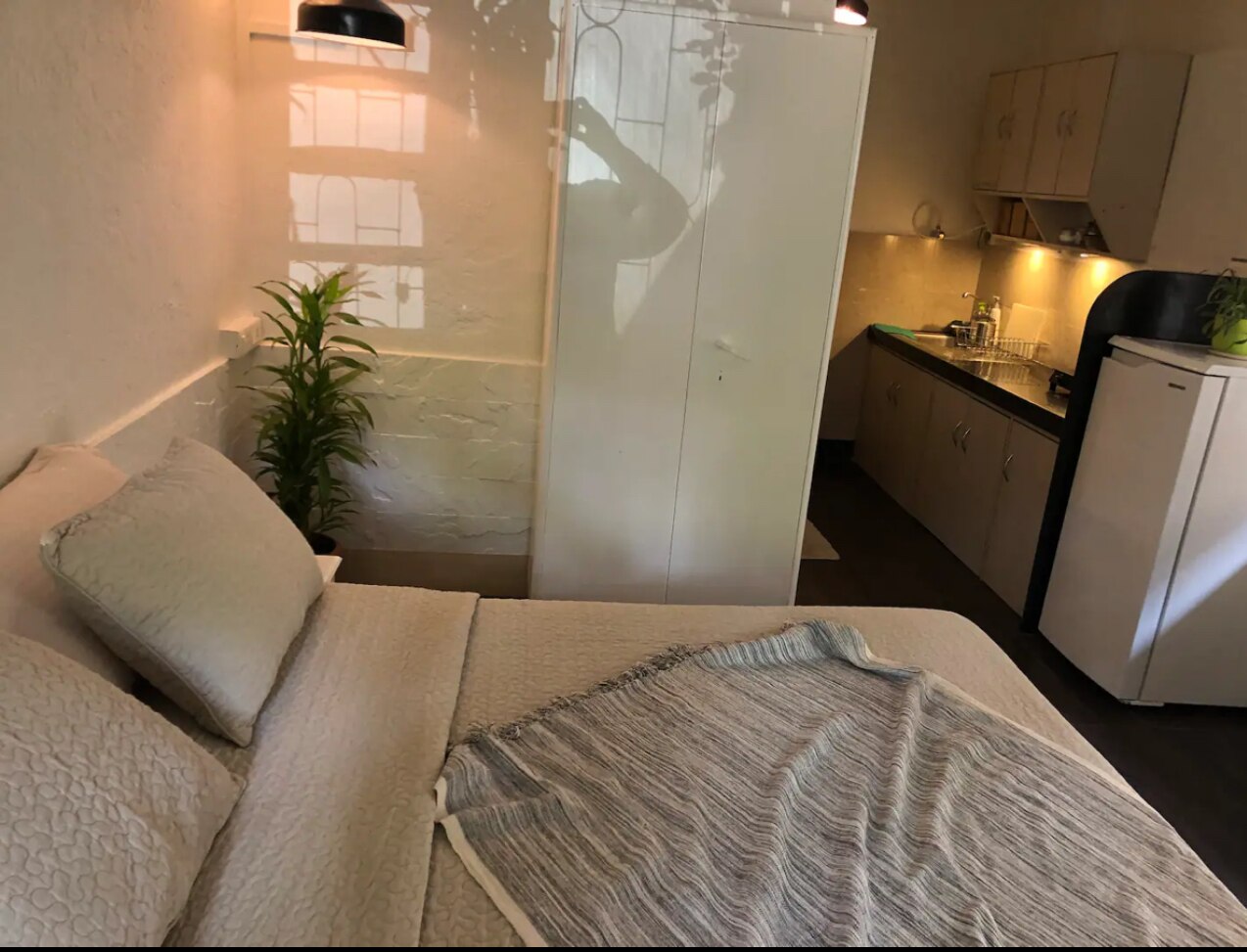 Cozy studio guest house at Delphi bungalow Mumbai 𝗕𝗢𝗢𝗞 Mumbai Homestay