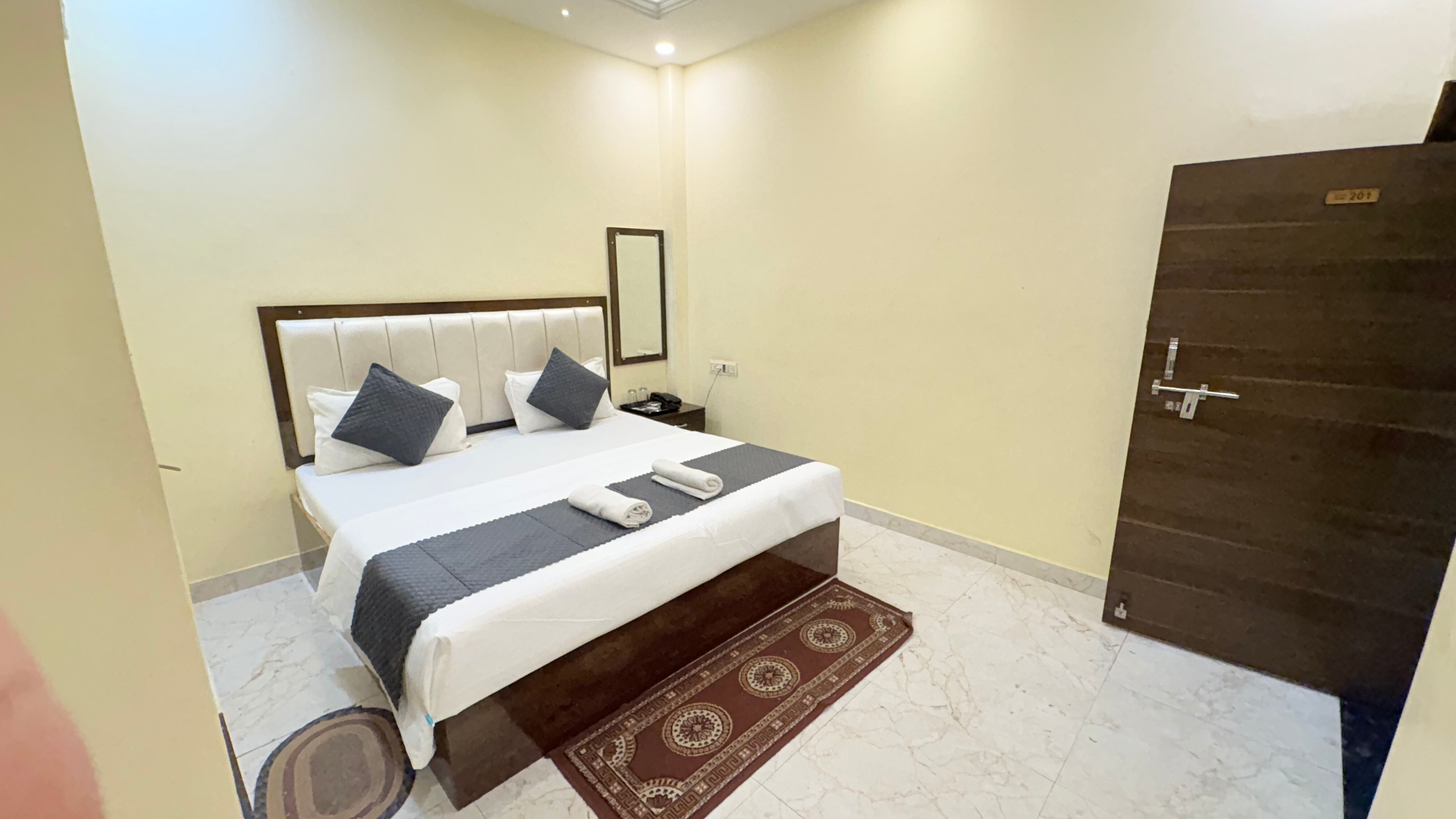 Shivoham inn | 900mts from kashi vishwanath temple Hotel Varanasi ...