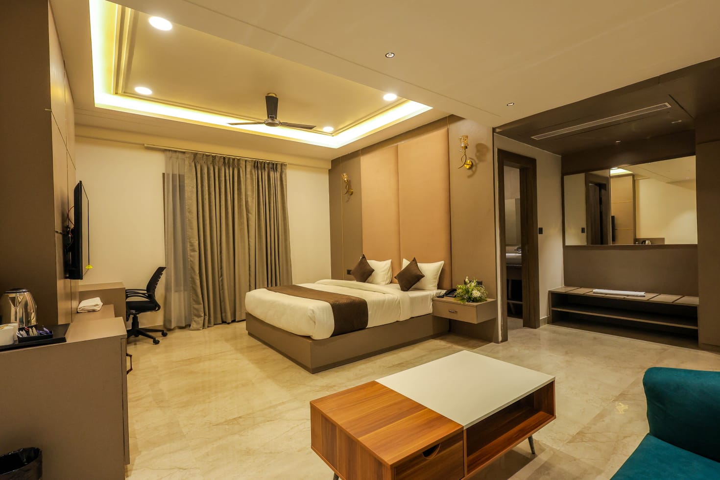 The Golden Tree | A Luxe Stay 𝗕𝗢𝗢𝗞 Prayagraj Hotel