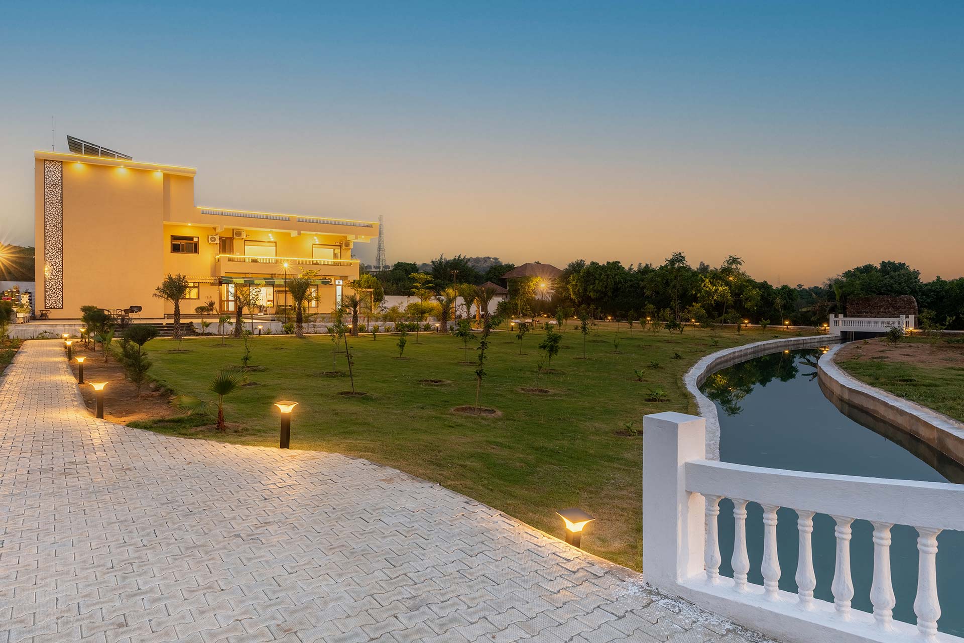 StayVista at Panorama @ BrookVale Manor 𝗕𝗢𝗢𝗞 Faridabad Farm House
