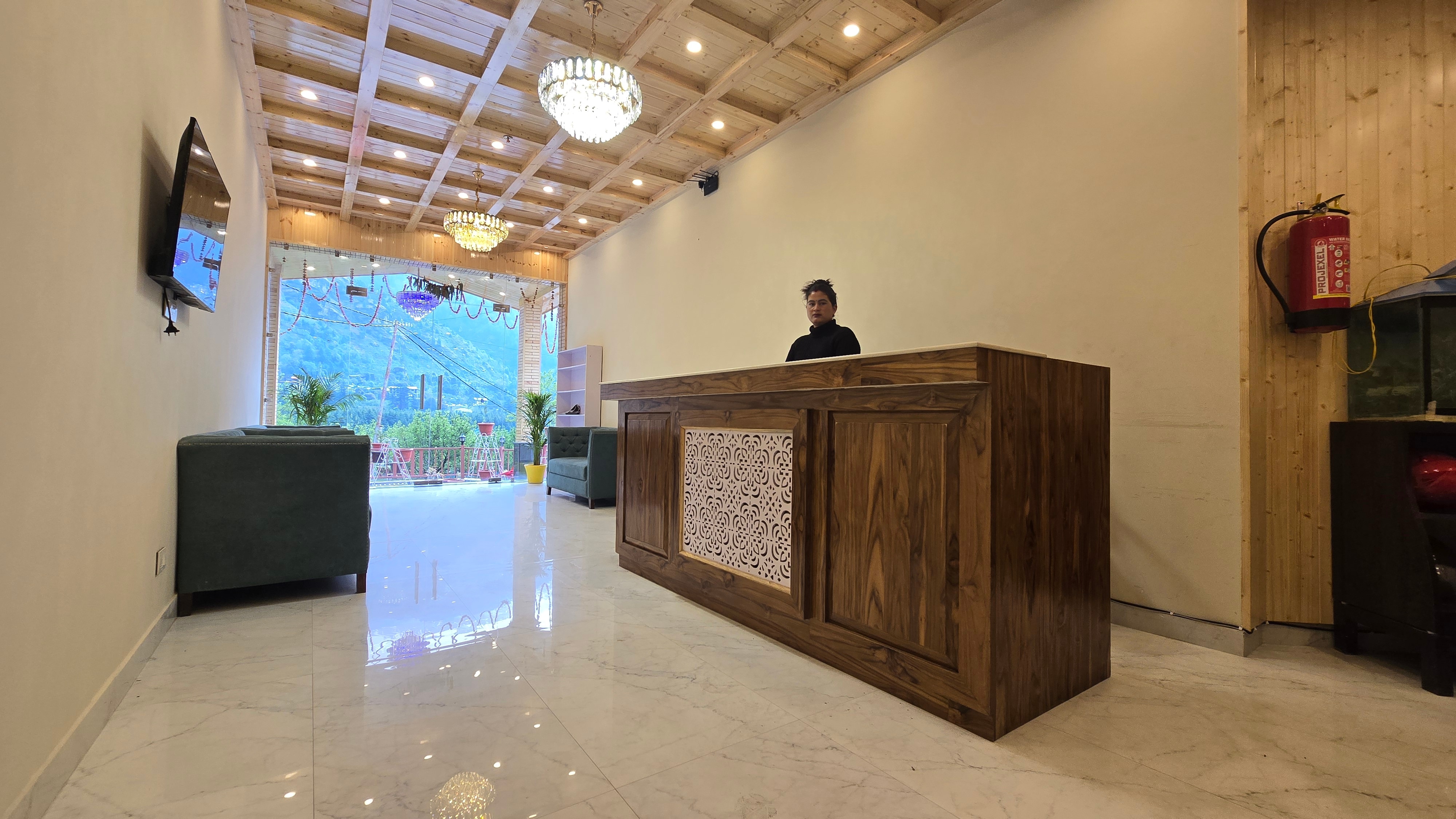 THE HIMALAYAN QUEEN 𝗕𝗢𝗢𝗞 Manali Hotel