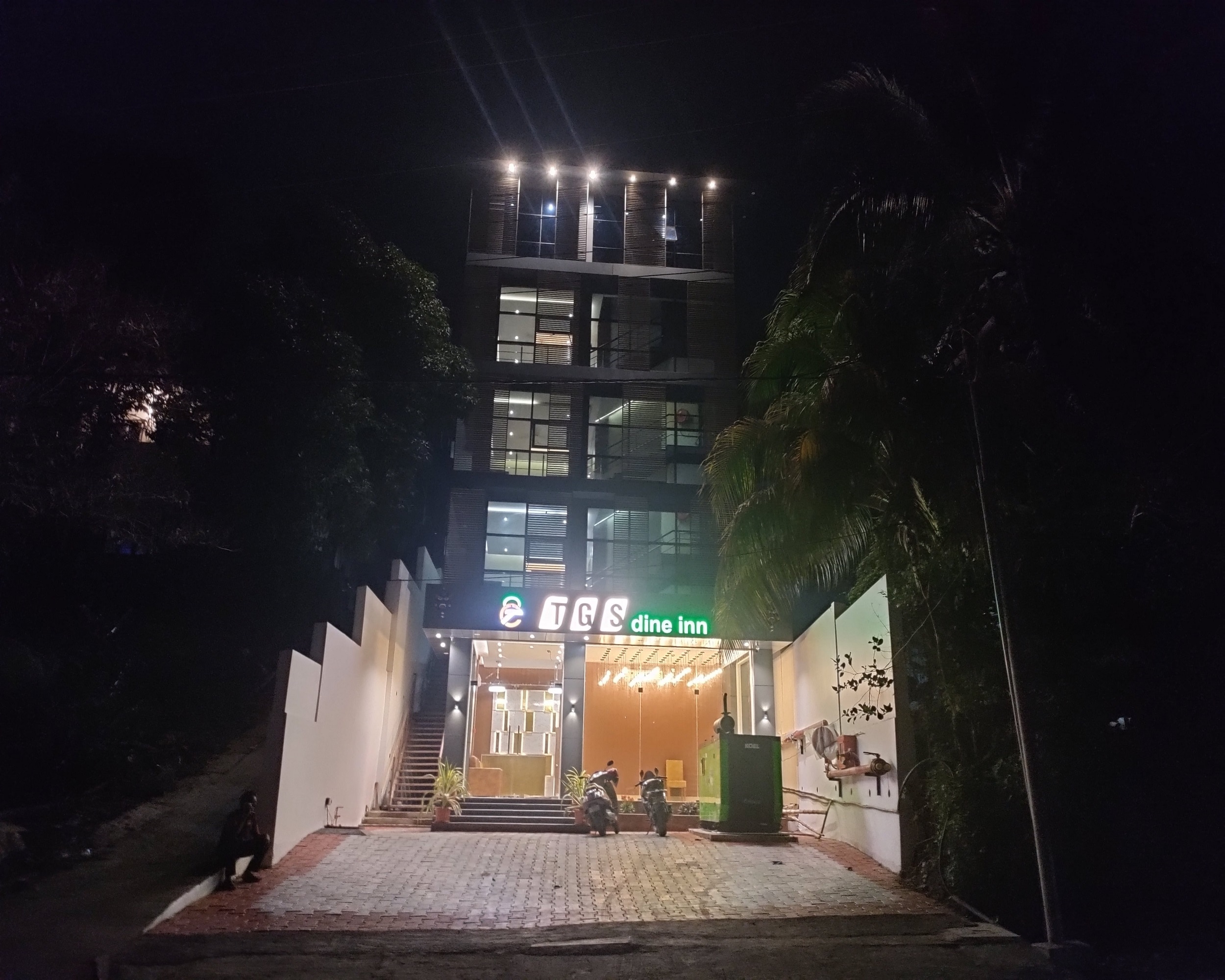 TGS DINE INN 𝗕𝗢𝗢𝗞 Port Blair Hotel
