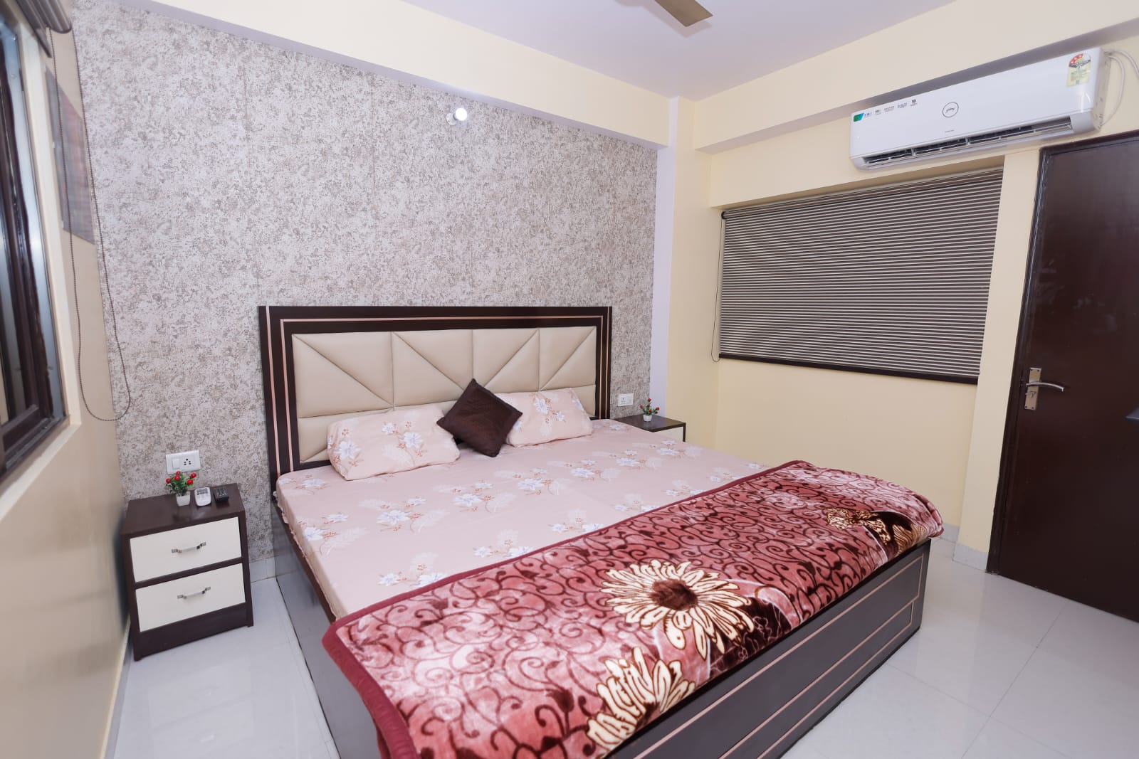Ayushya Vaikunt Homestay 2 @ Prem Mandir 𝗕𝗢𝗢𝗞 Vrindavan Homestay