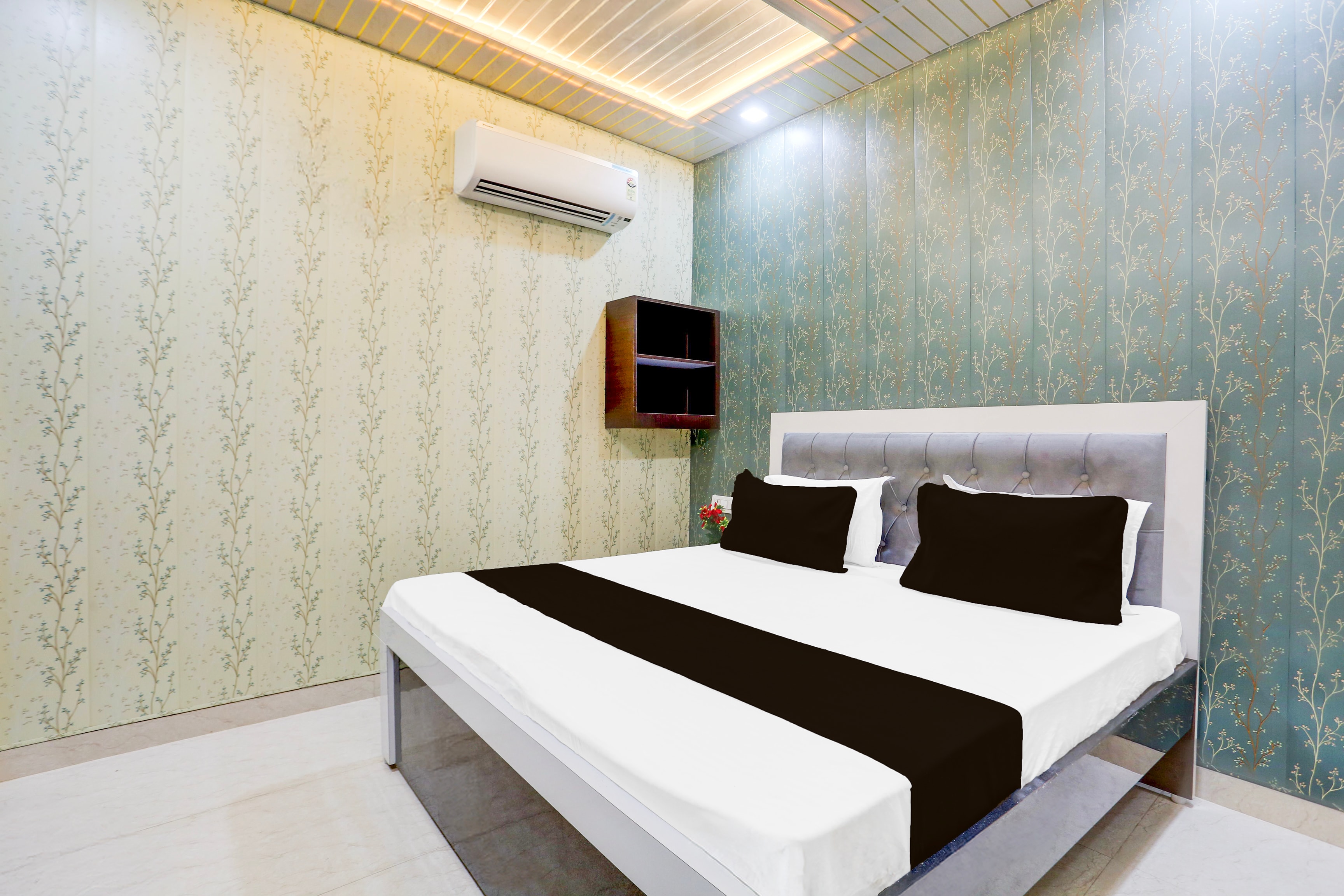 Rooms of Hotel O Radha kunj By Namasya Retreat International - Hotel in Prayagraj