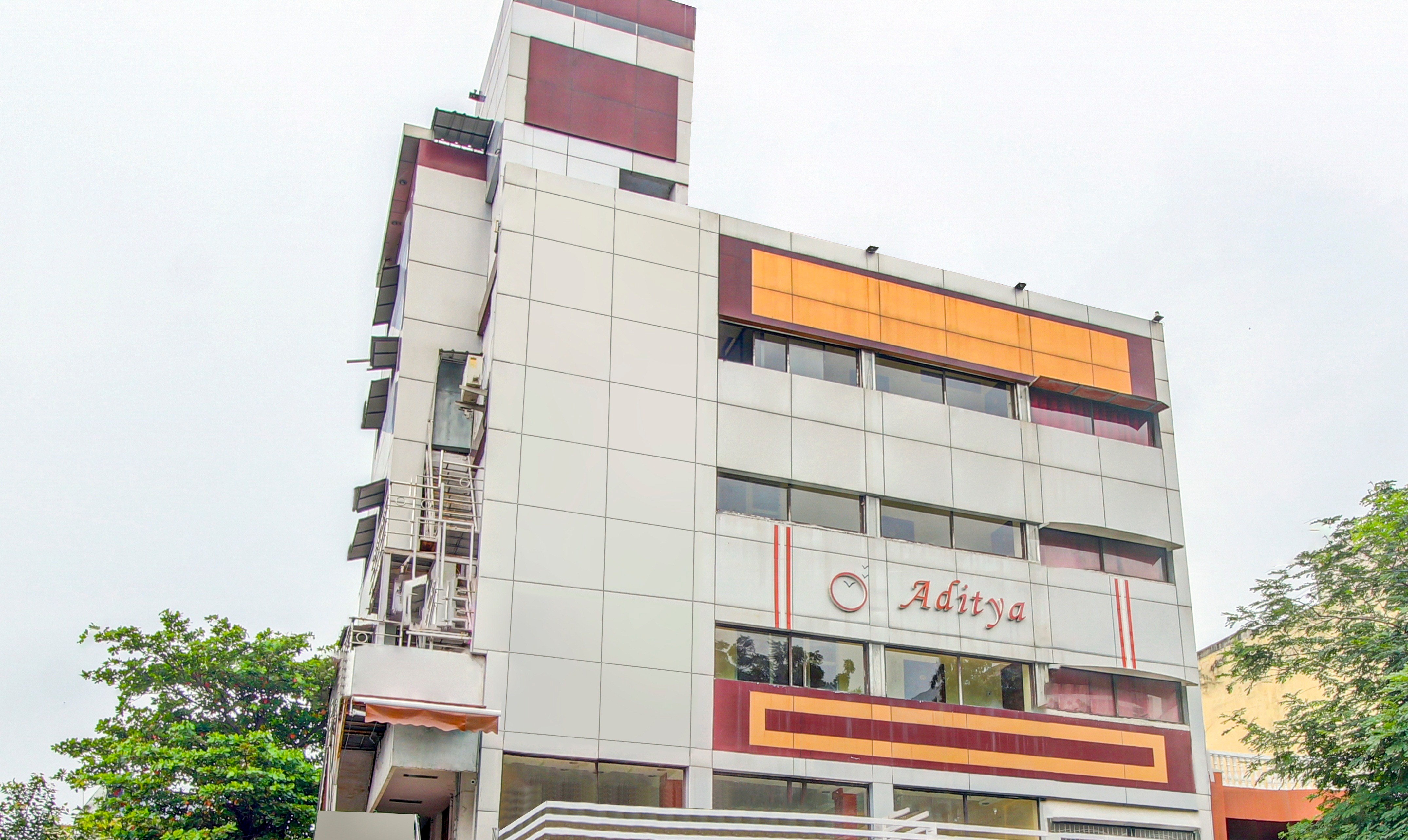 Itsy Hotels Aditya 𝗕𝗢𝗢𝗞 Nagpur Hotel