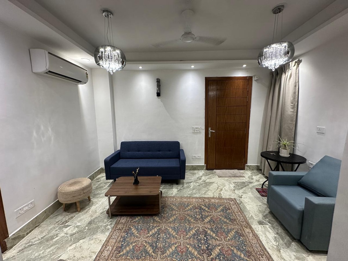 South Delhi Saket 𝗕𝗢𝗢𝗞 Delhi Apartment