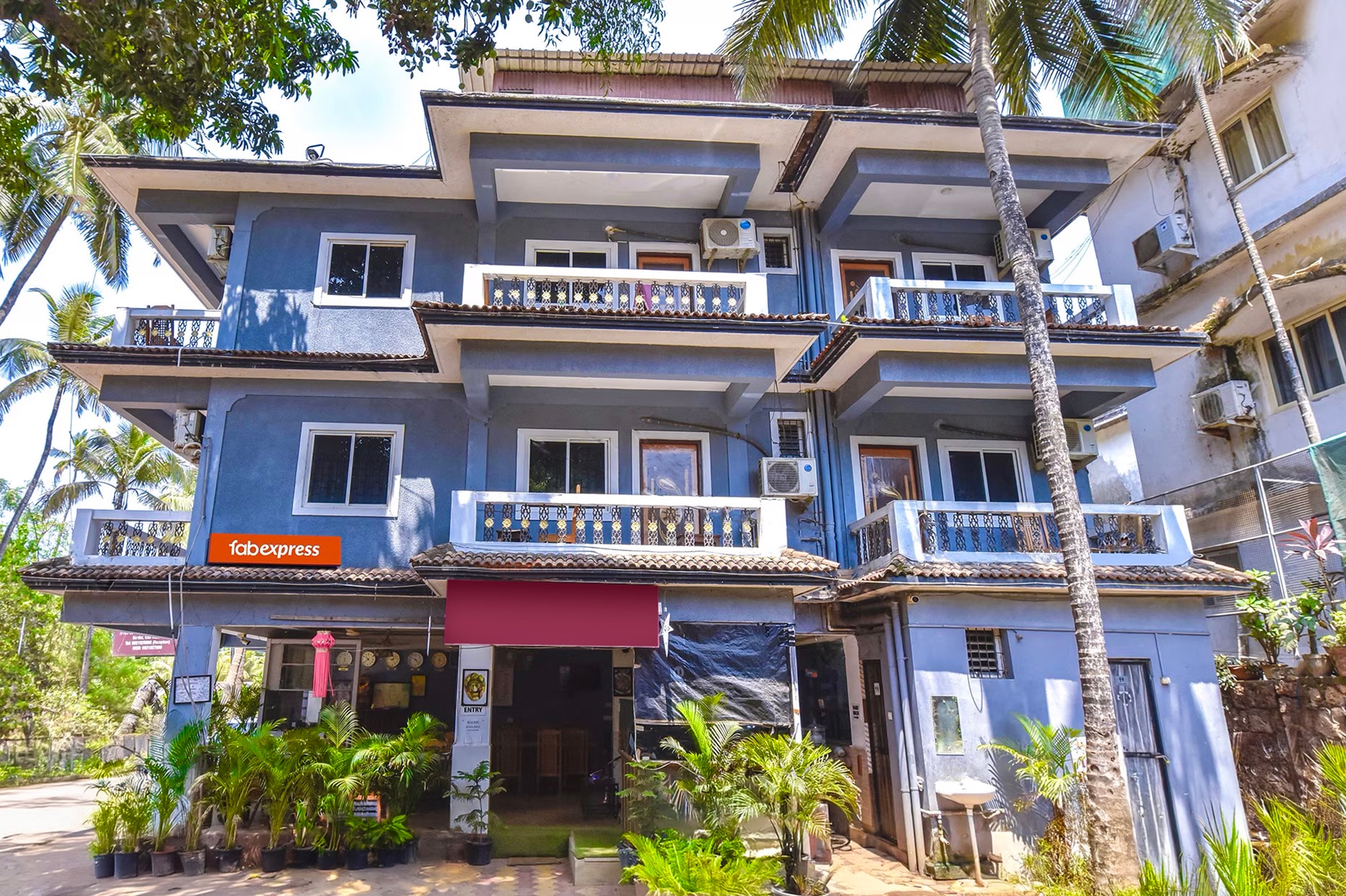 Fabexpress The Tasty Buds - 500M From Baga Beach Hotel Goa - Reviews ...