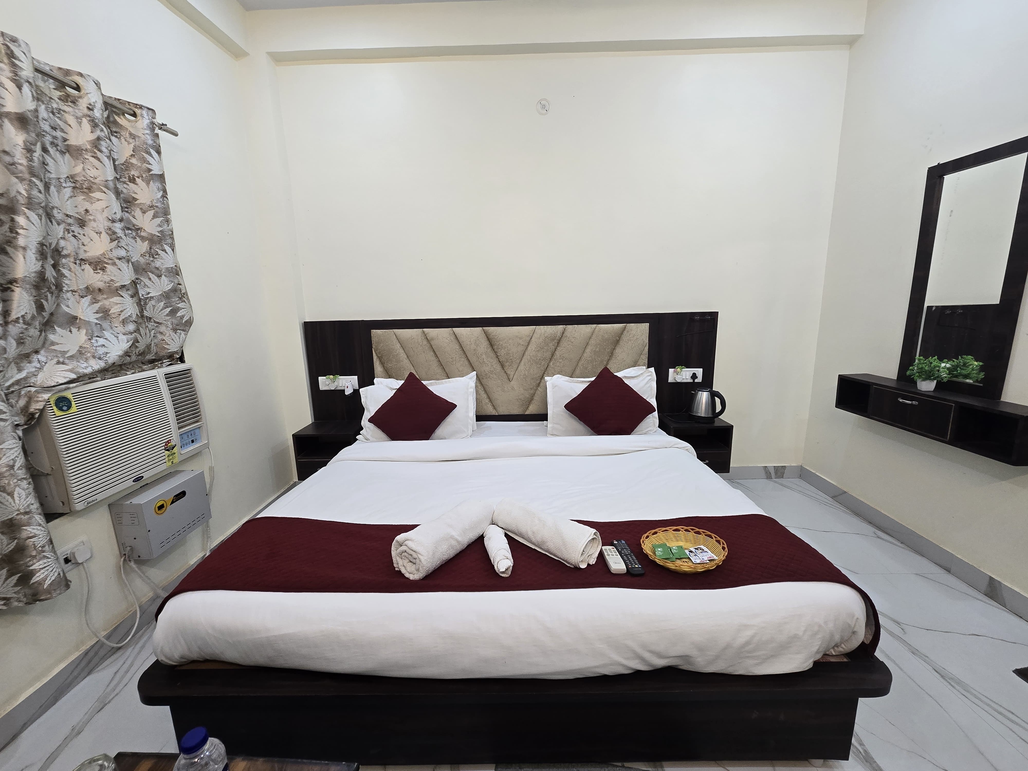 Abhi Villa 𝗕𝗢𝗢𝗞 Ayodhya Villa