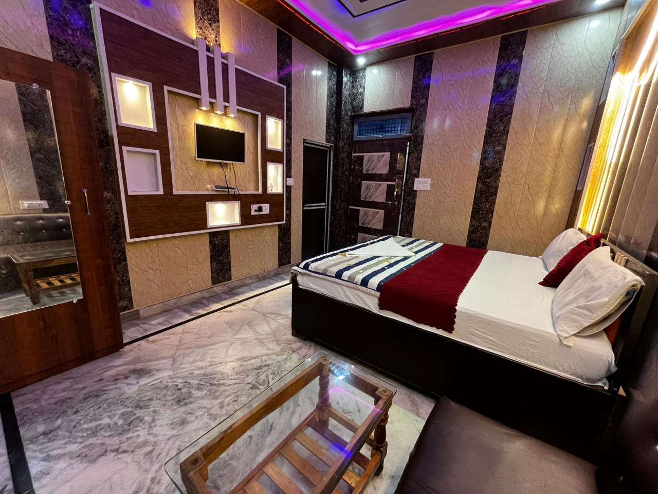 Maruti Nandan Dham / 300 meter from Ram Mandir 𝗕𝗢𝗢𝗞 Ayodhya Hotel