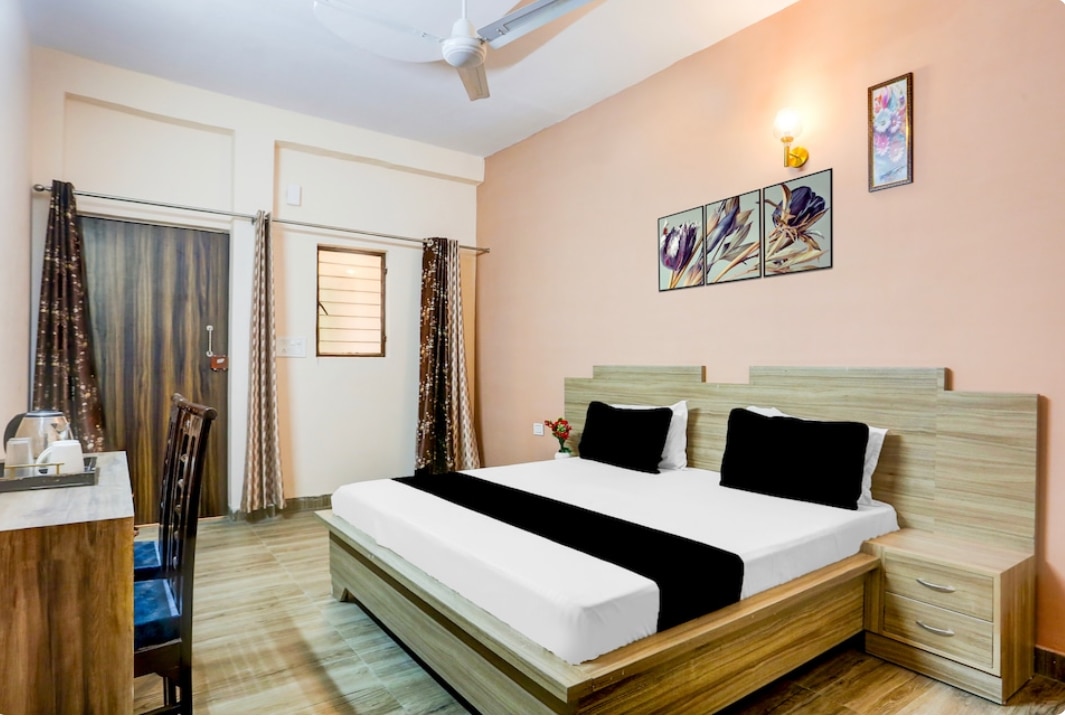 Hotel Amrit Palace 𝗕𝗢𝗢𝗞 Bareilly Hotel