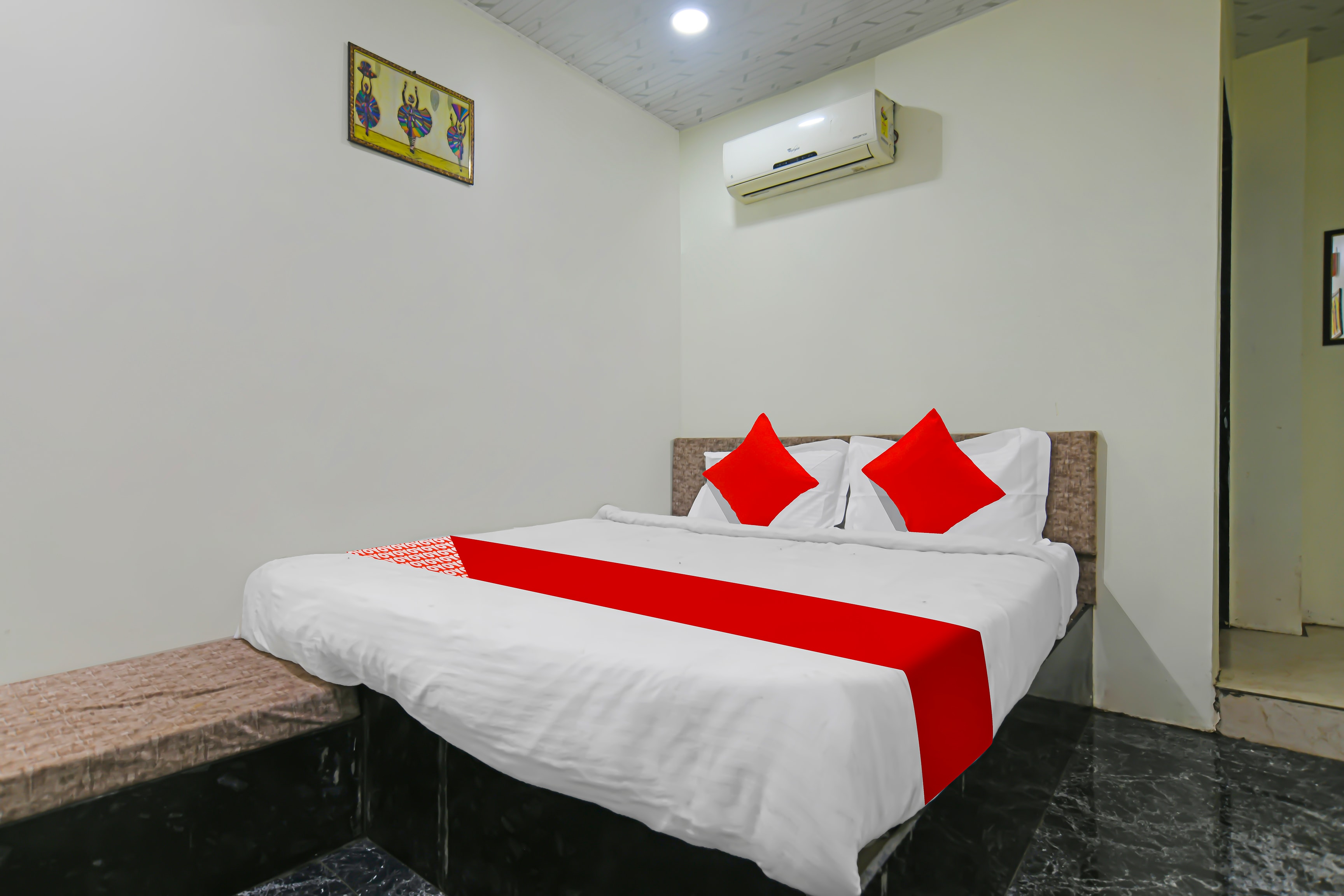 Hotel O Grand Raj Palace 𝗕𝗢𝗢𝗞 Indore Hotel