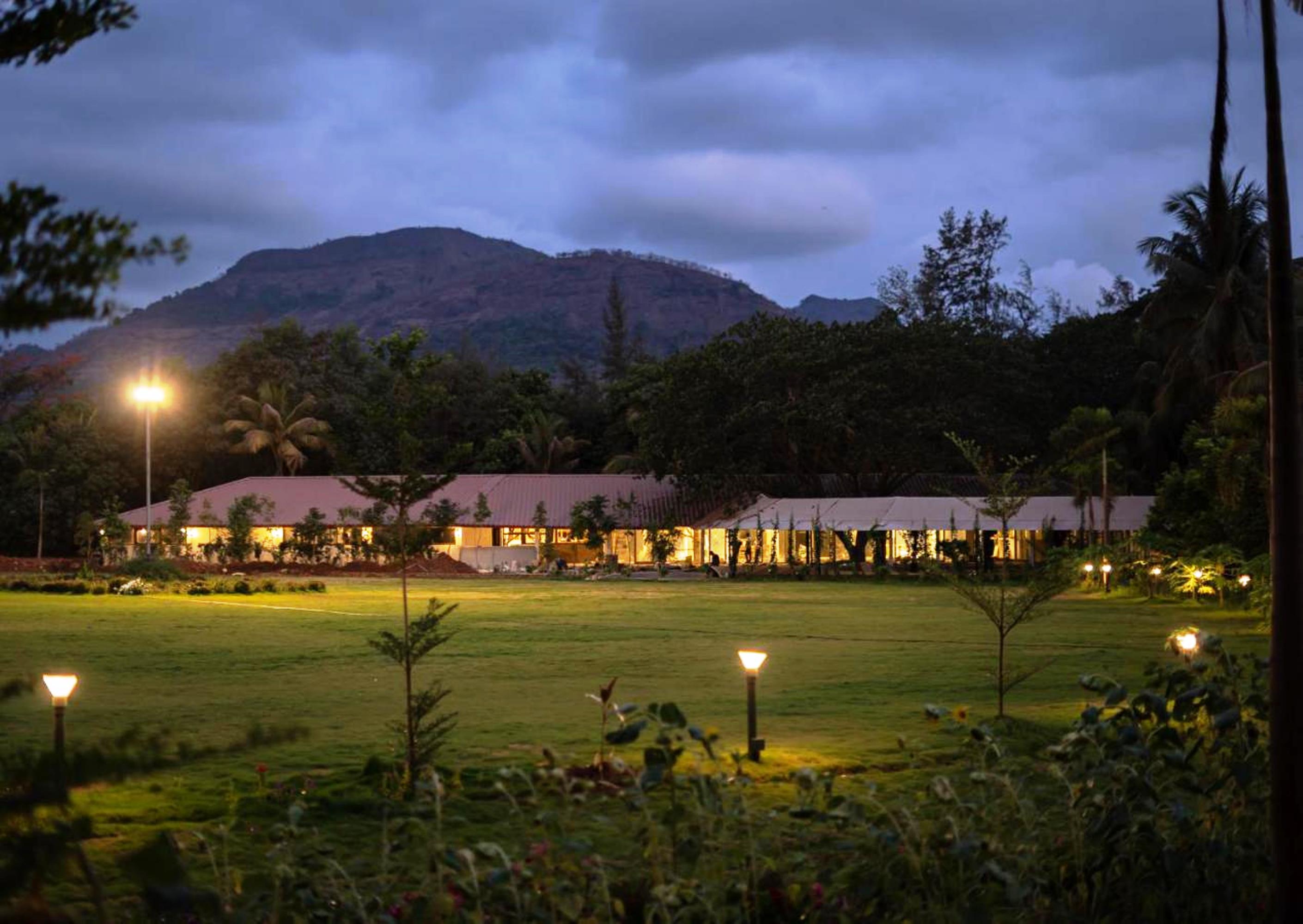 Oleander Farms 𝗕𝗢𝗢𝗞 Karjat Hotel