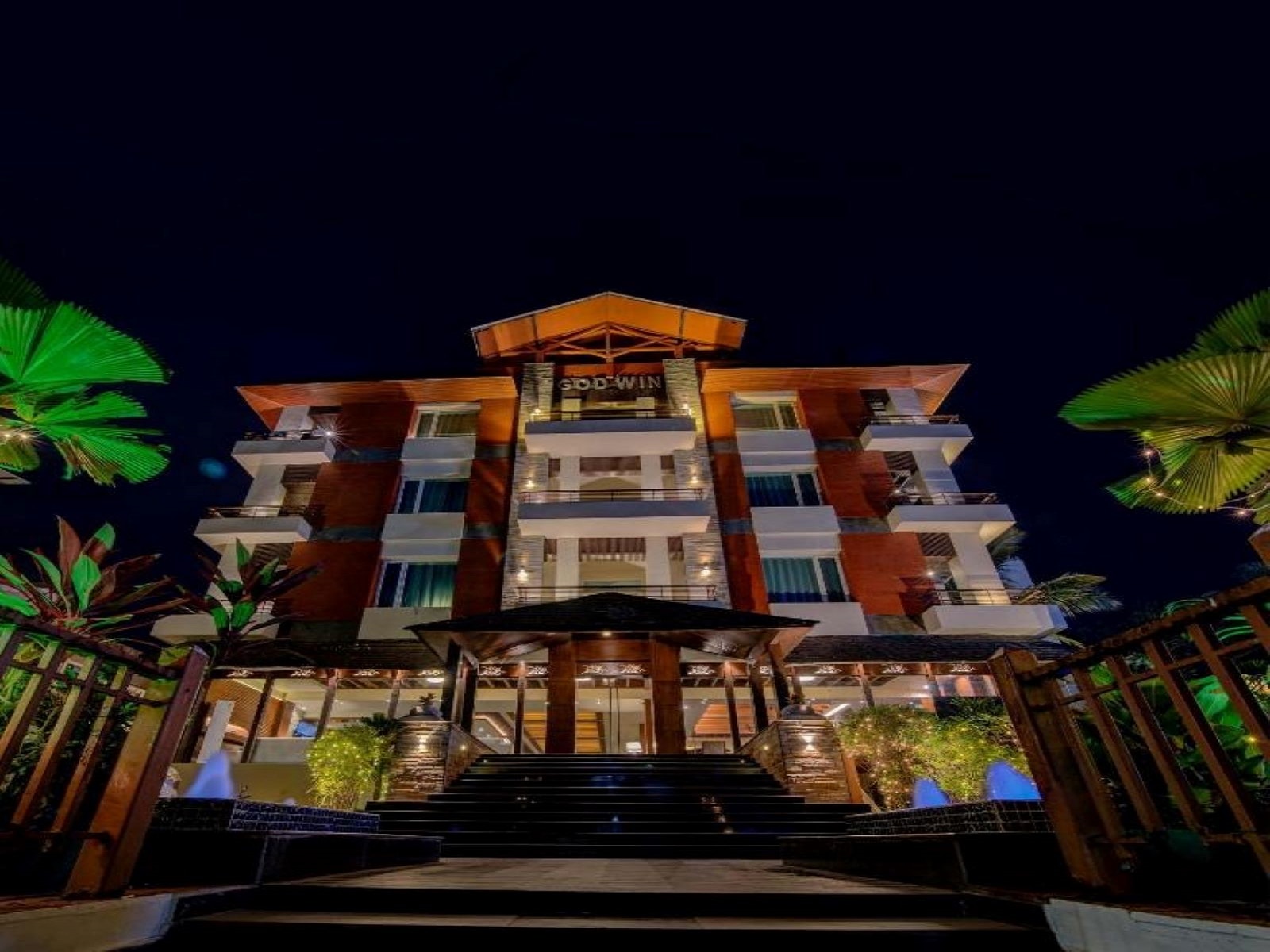 Godwin Candolim, Goa 𝗕𝗢𝗢𝗞 Goa Hotel