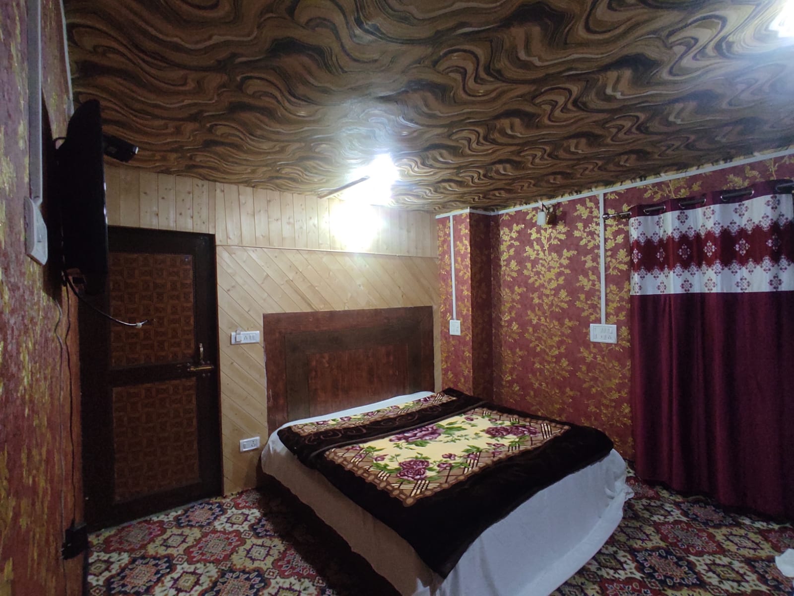 Blue Pine Guest House Pahalgam Pahalgam - Reviews, Photos & Offer