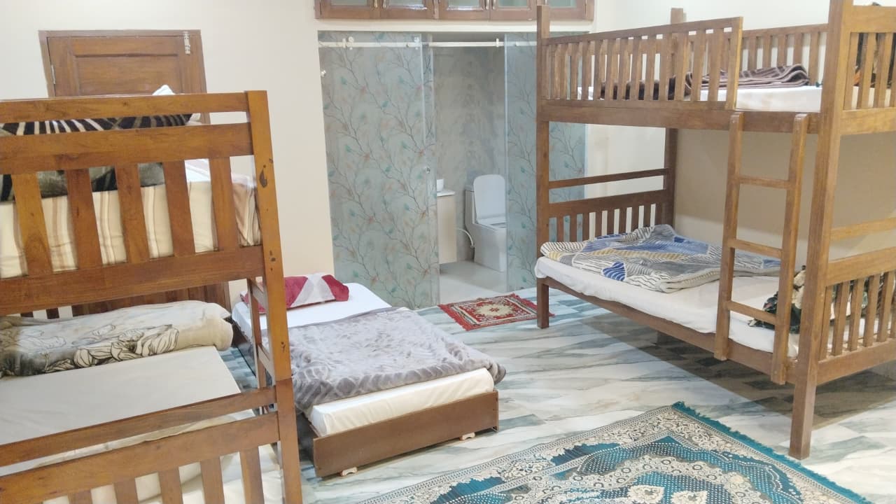 Manu Home Stay 𝗕𝗢𝗢𝗞 Vrindavan Homestay