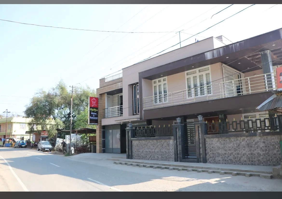 Mama Kitchen & Restaurant &Guest house 𝗕𝗢𝗢𝗞 Mawlynnong Homestay