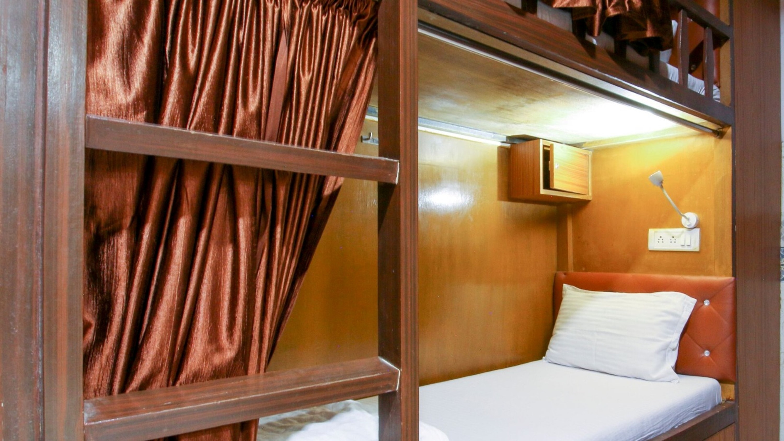 Neon Nest Suits And Dormitory 𝗕𝗢𝗢𝗞 Mumbai Hostel