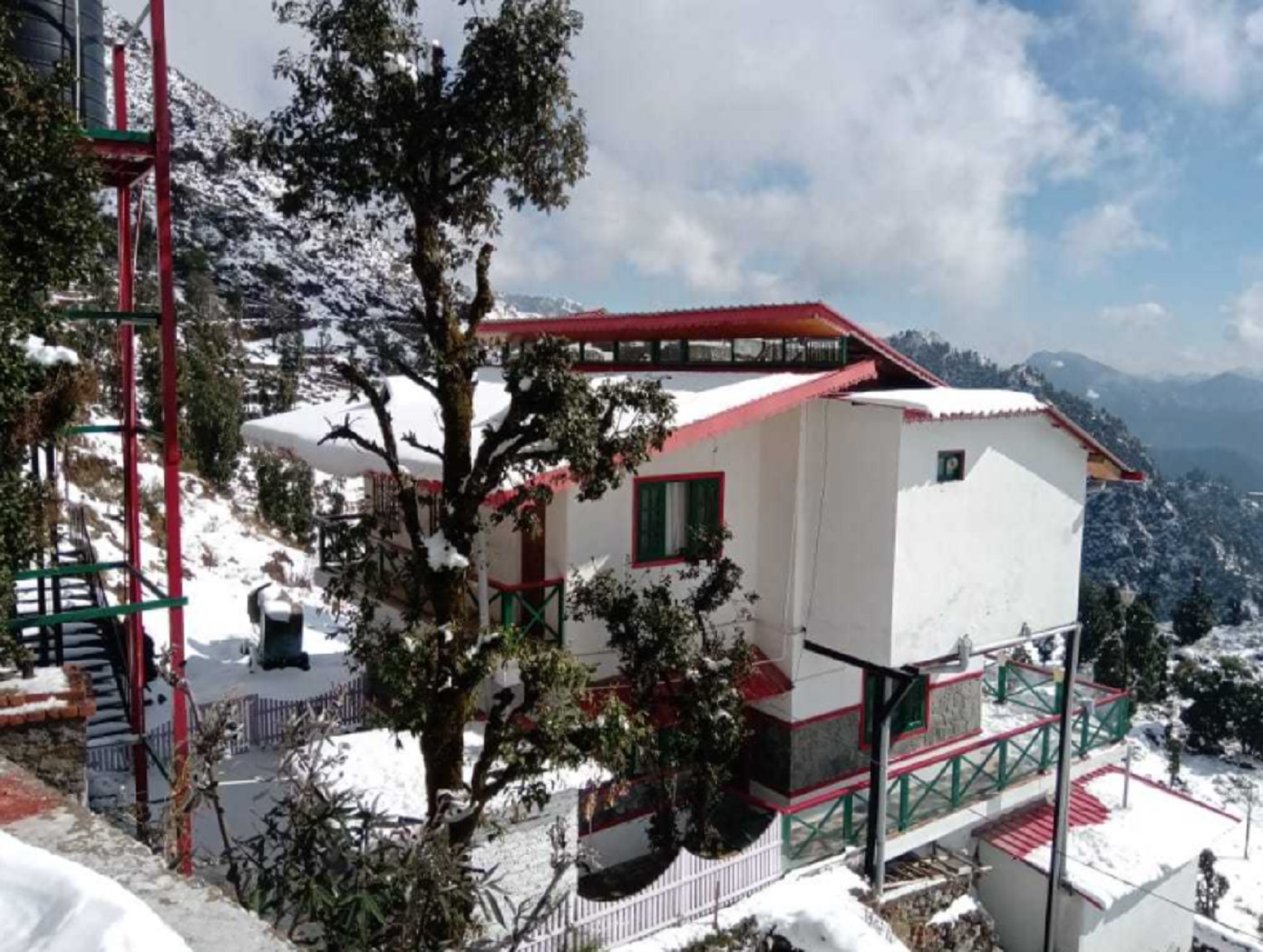 Veenus Cottage | Entire 5 BR Cottage 𝗕𝗢𝗢𝗞 Mussoorie Homestay