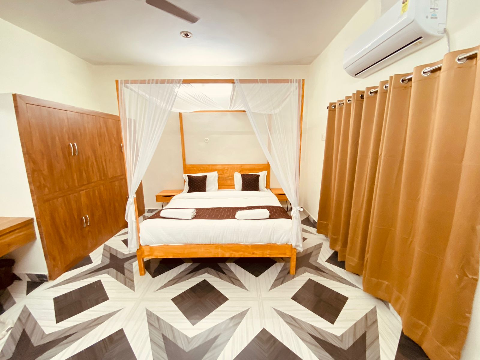 Ramashray villa 𝗕𝗢𝗢𝗞 Ayodhya Hotel
