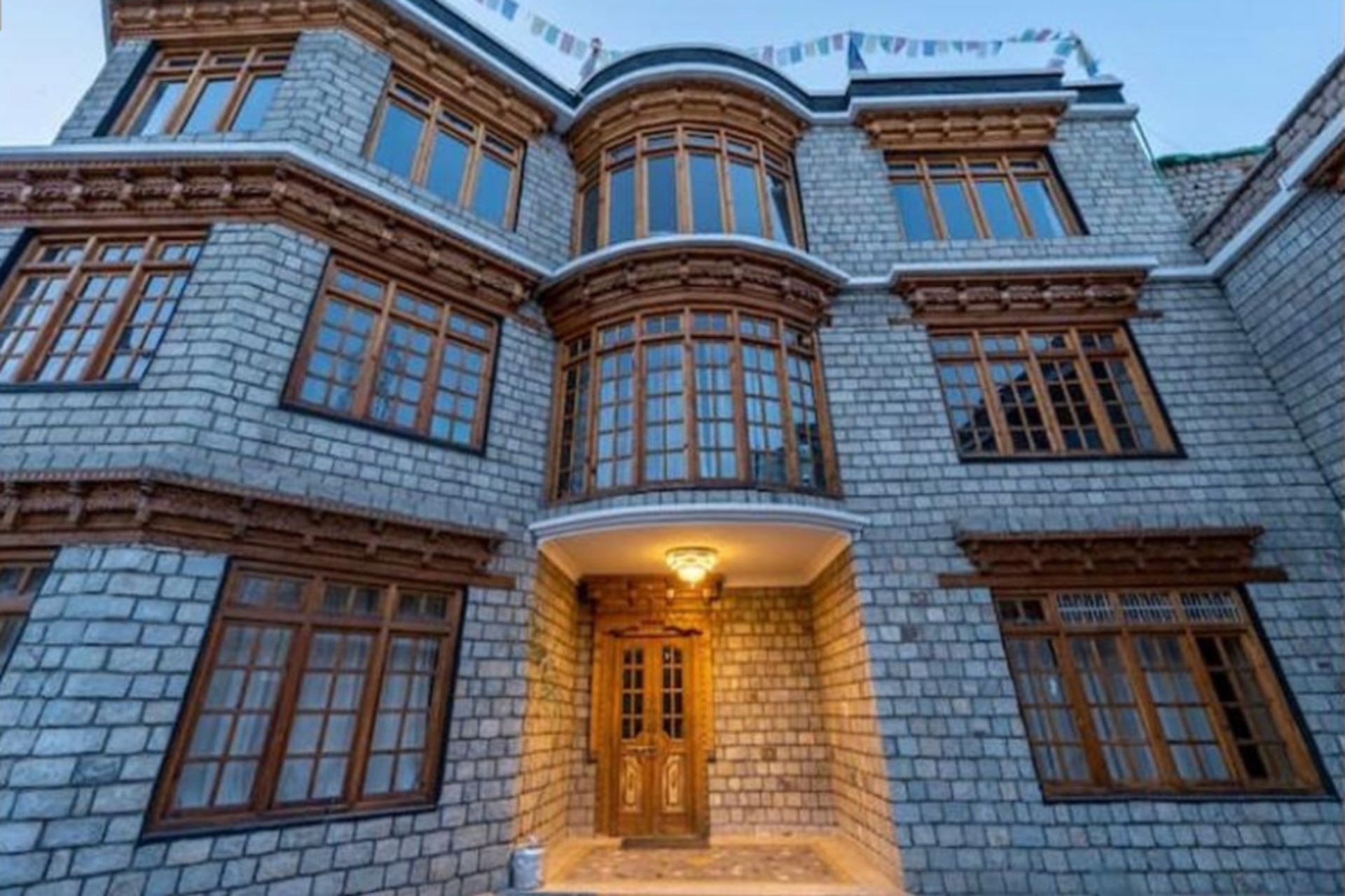 The Khawachan House 𝗕𝗢𝗢𝗞 Leh Homestay