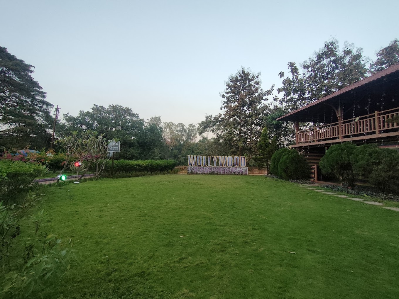 Wollywood, Wada 𝗕𝗢𝗢𝗞 Wada Resort