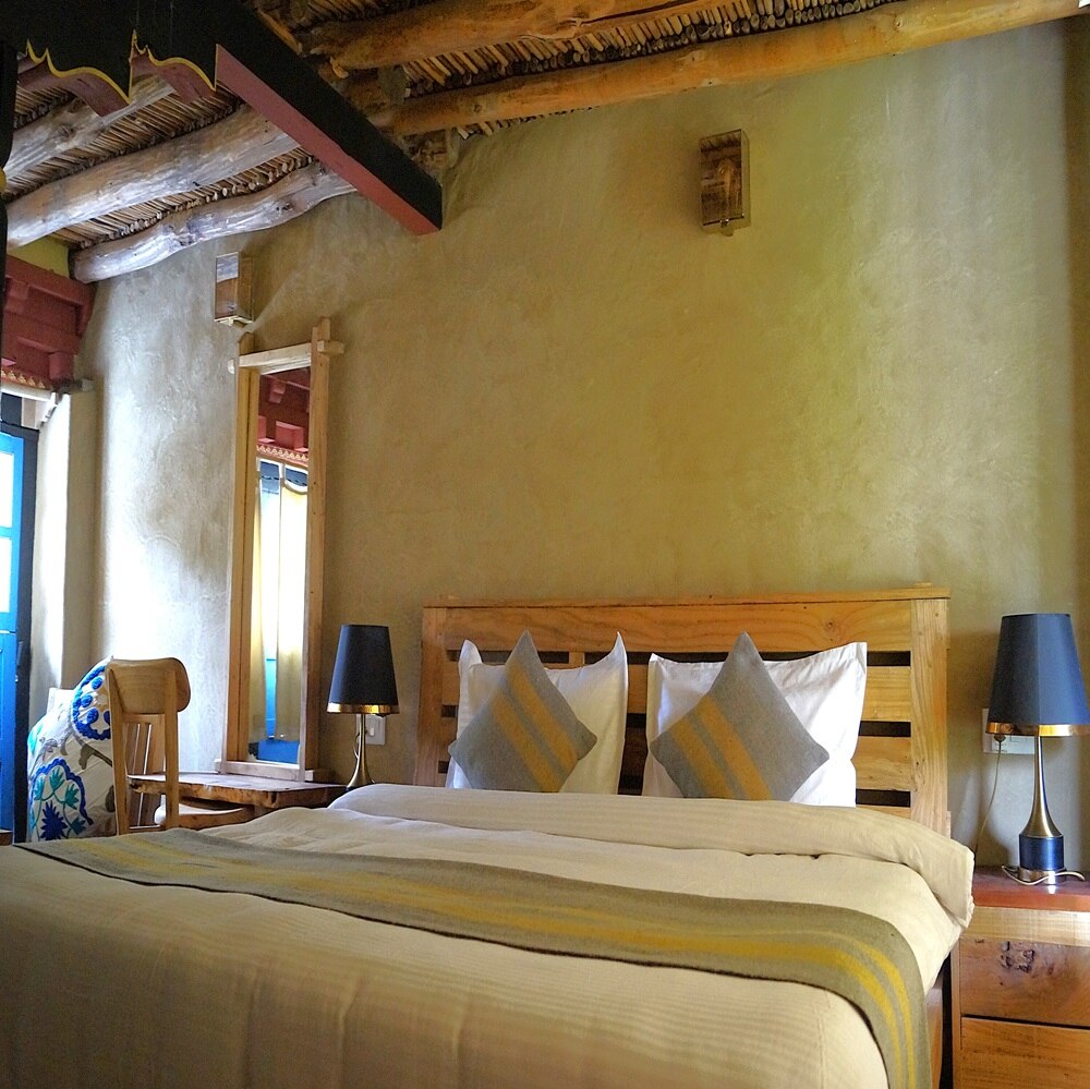 Moljoks Heritage House 𝗕𝗢𝗢𝗞 Khalsi Homestay