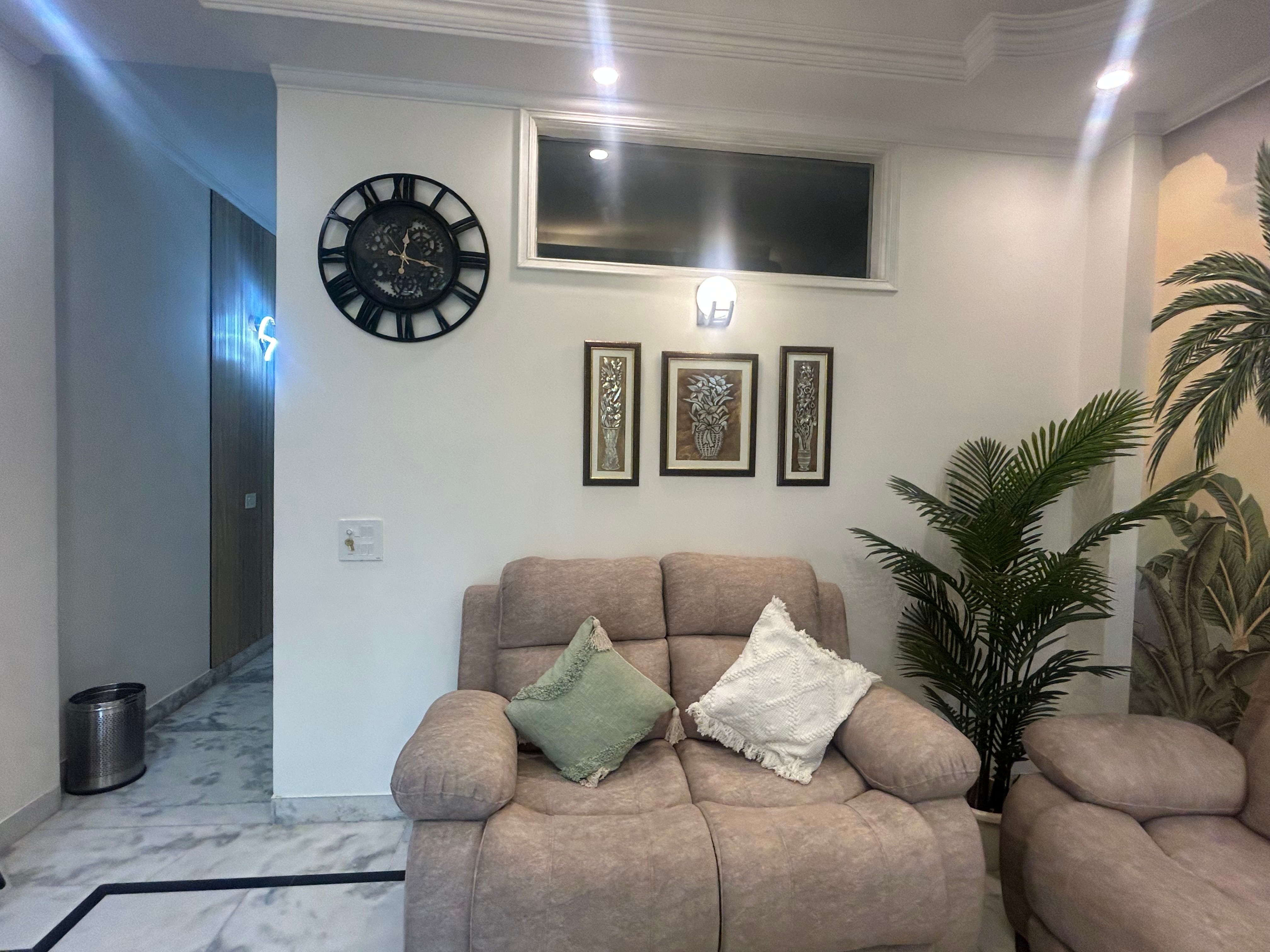 Cozy Nook By Gazal 𝗕𝗢𝗢𝗞 Delhi Apartment