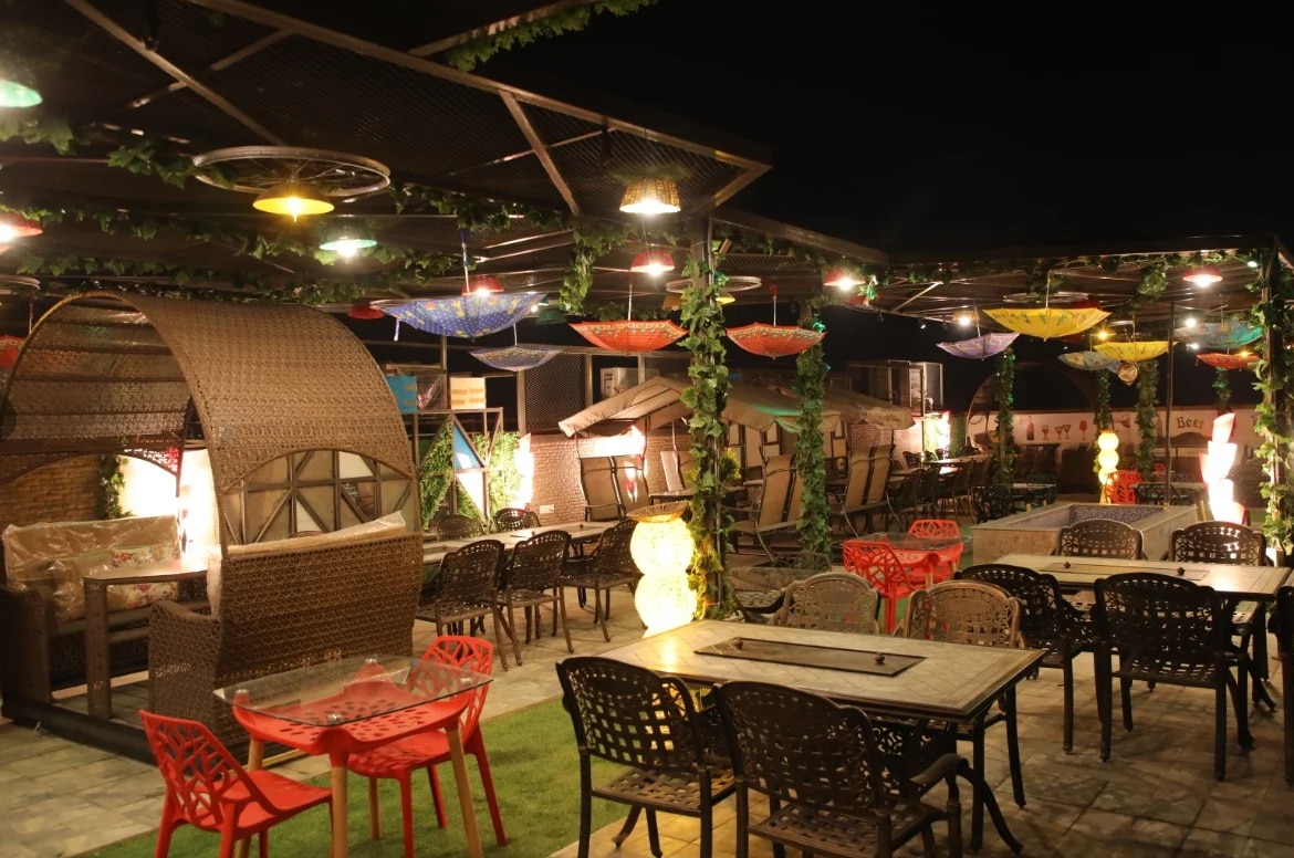 HOTEL V2V 𝗕𝗢𝗢𝗞 Ludhiana Hotel