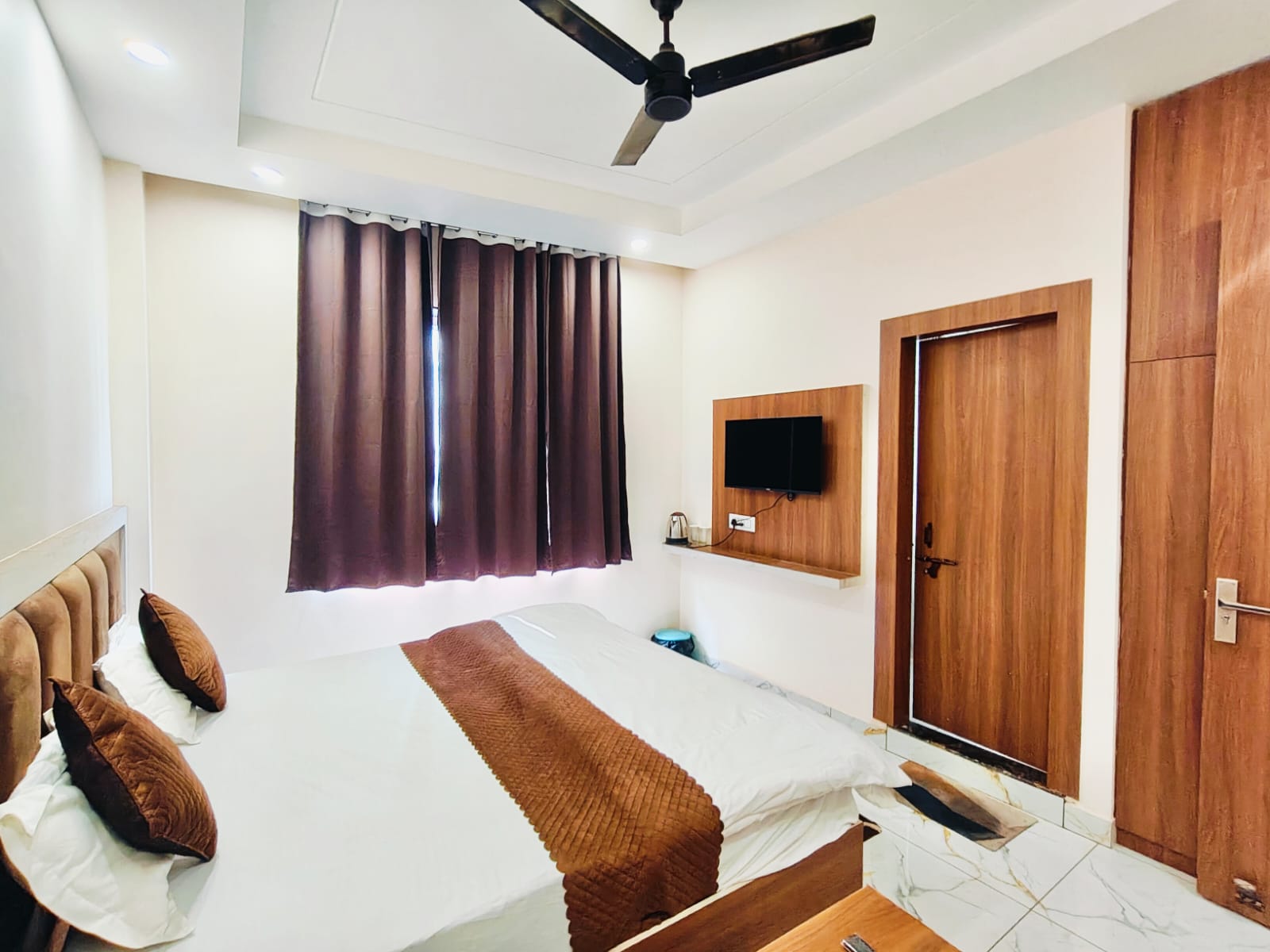 Lord Ram Enclave 𝗕𝗢𝗢𝗞 Ayodhya Hotel