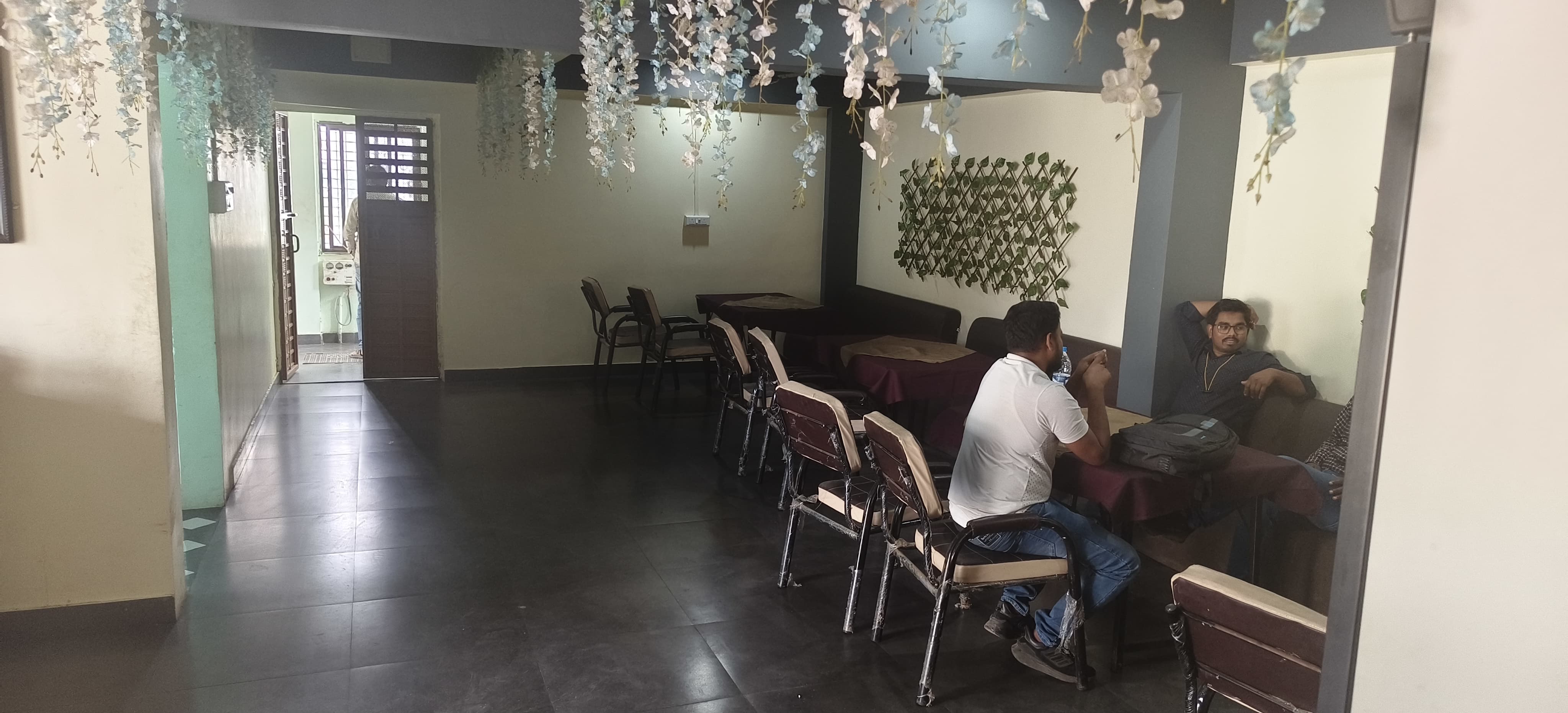 Hotel Rajlaxmi 𝗕𝗢𝗢𝗞 Shevgaon Villa