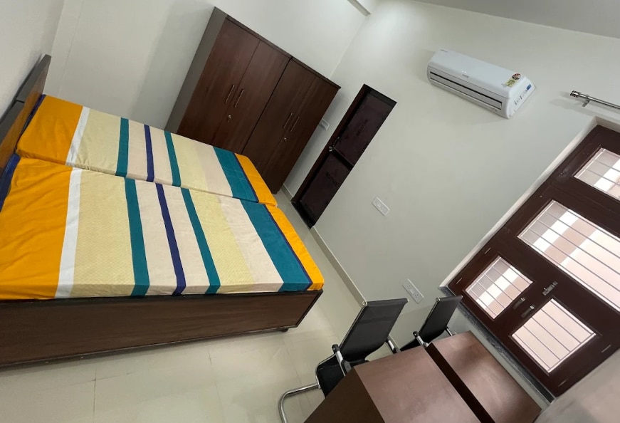Pink Ribbon Girls Hostel 𝗕𝗢𝗢𝗞 Jaipur Hostel