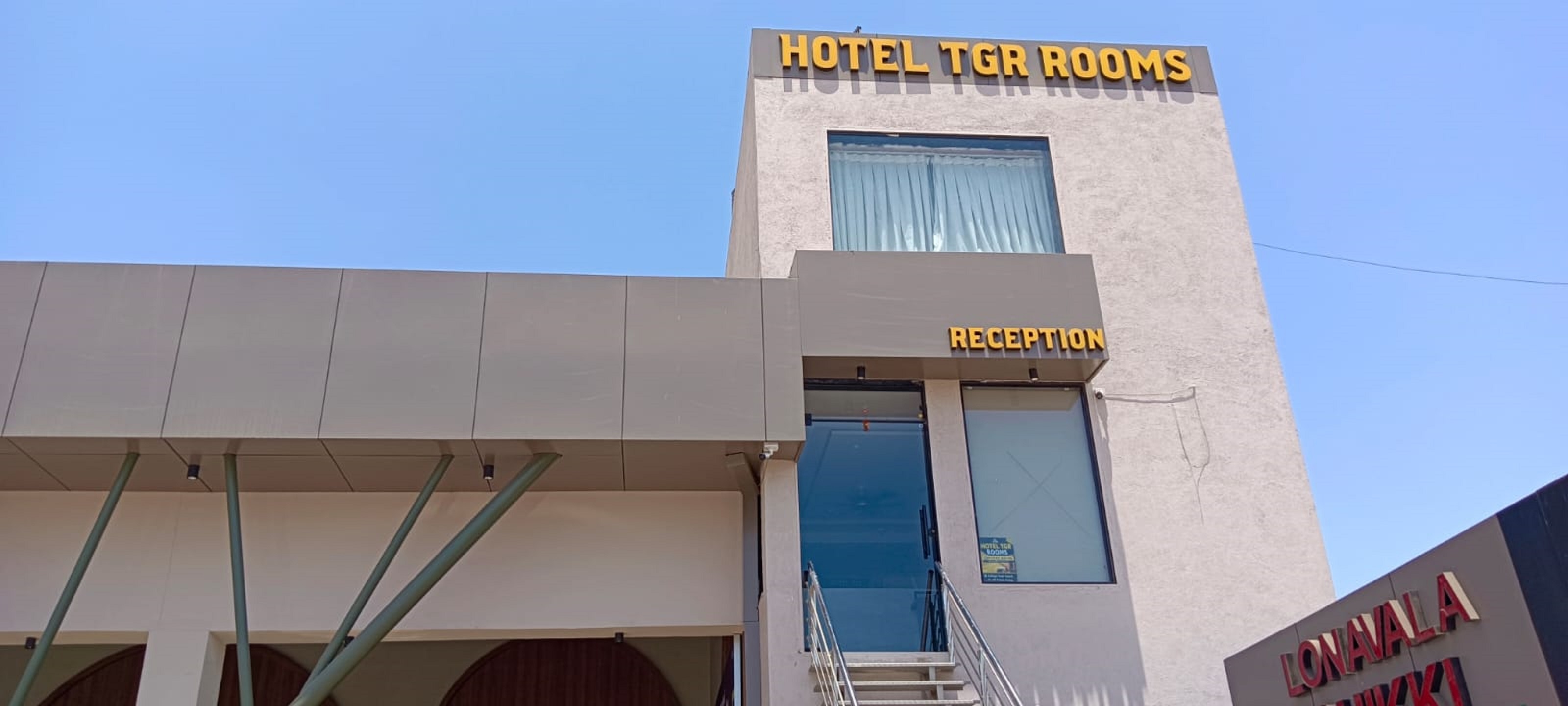 HOTEL TGR ROOMS 𝗕𝗢𝗢𝗞 Zankhvav Hotel