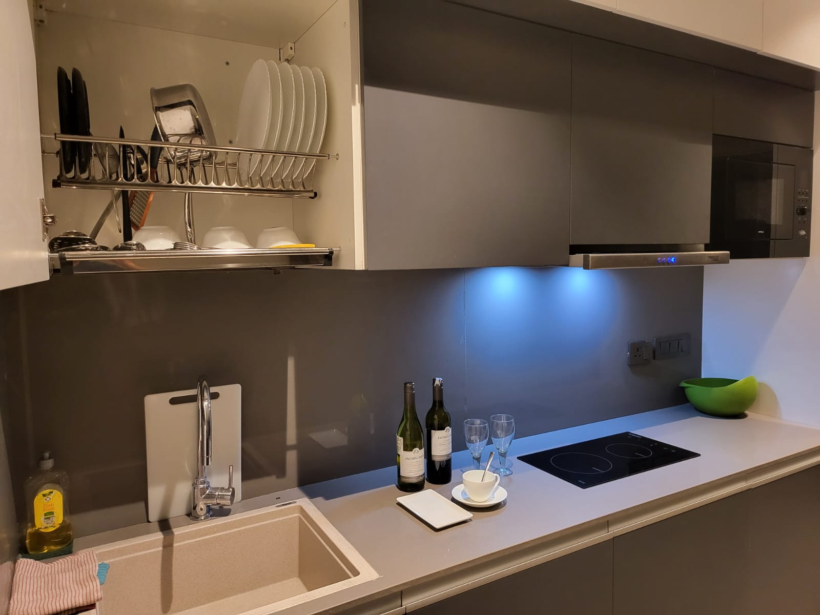 The Comfort Cove 𝗕𝗢𝗢𝗞 Noida Apartment