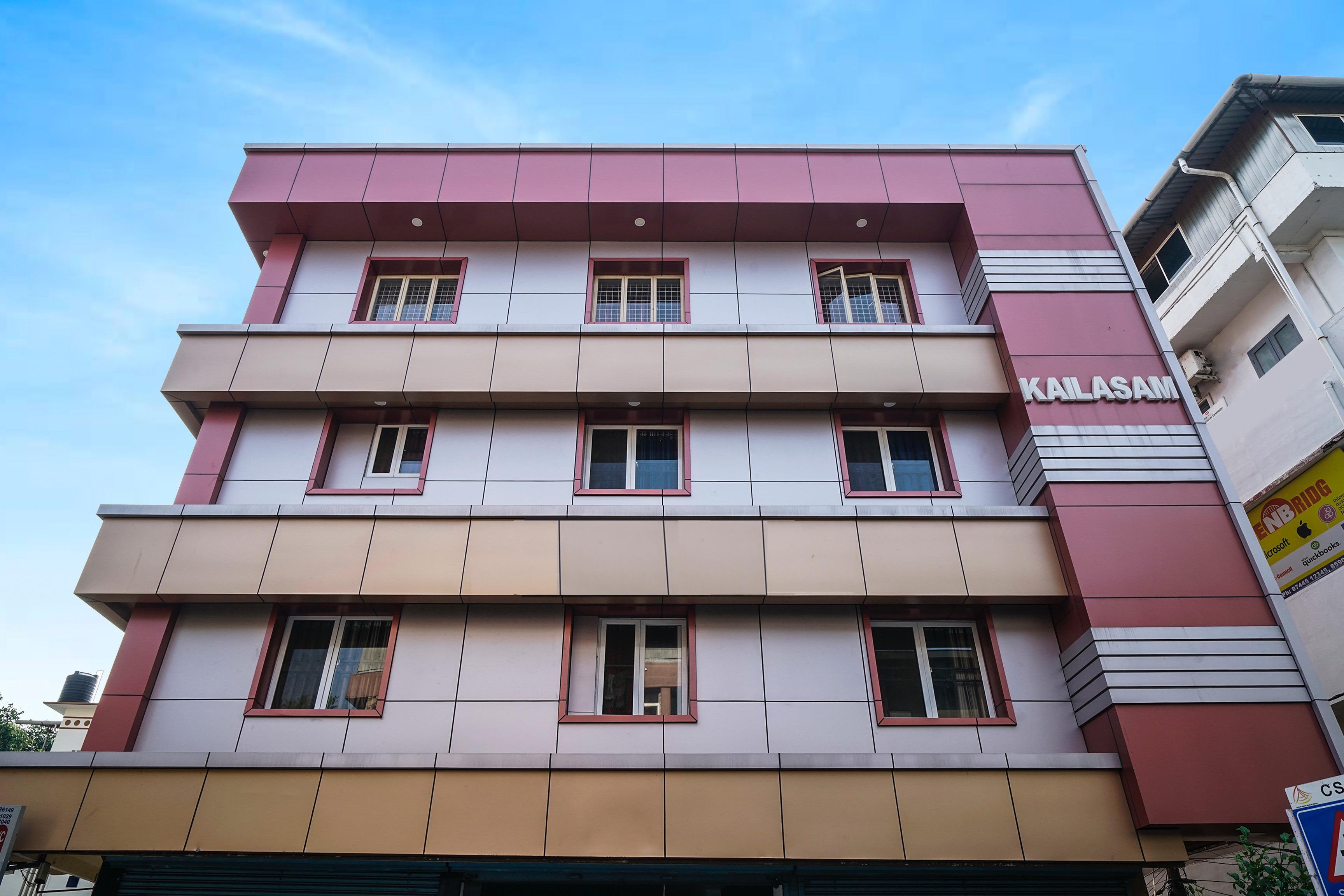 Rooms of Buraimi Apartments - Cochin Hotel on Goibibo