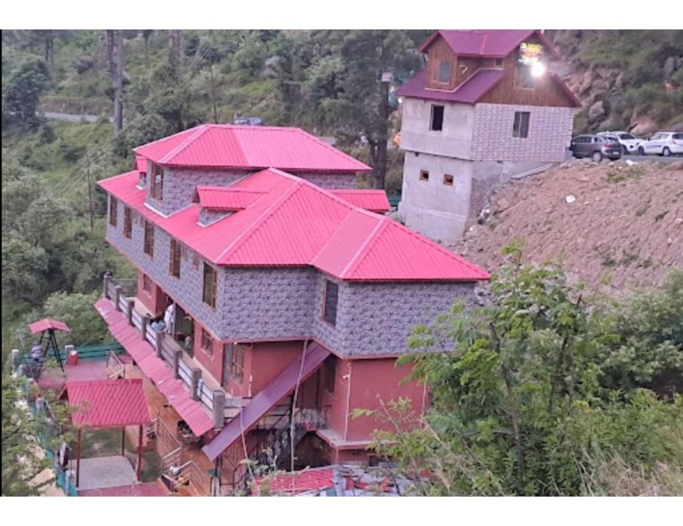 Safaya Paying Guest House and Home Stay 𝗕𝗢𝗢𝗞 Patnitop Apartment