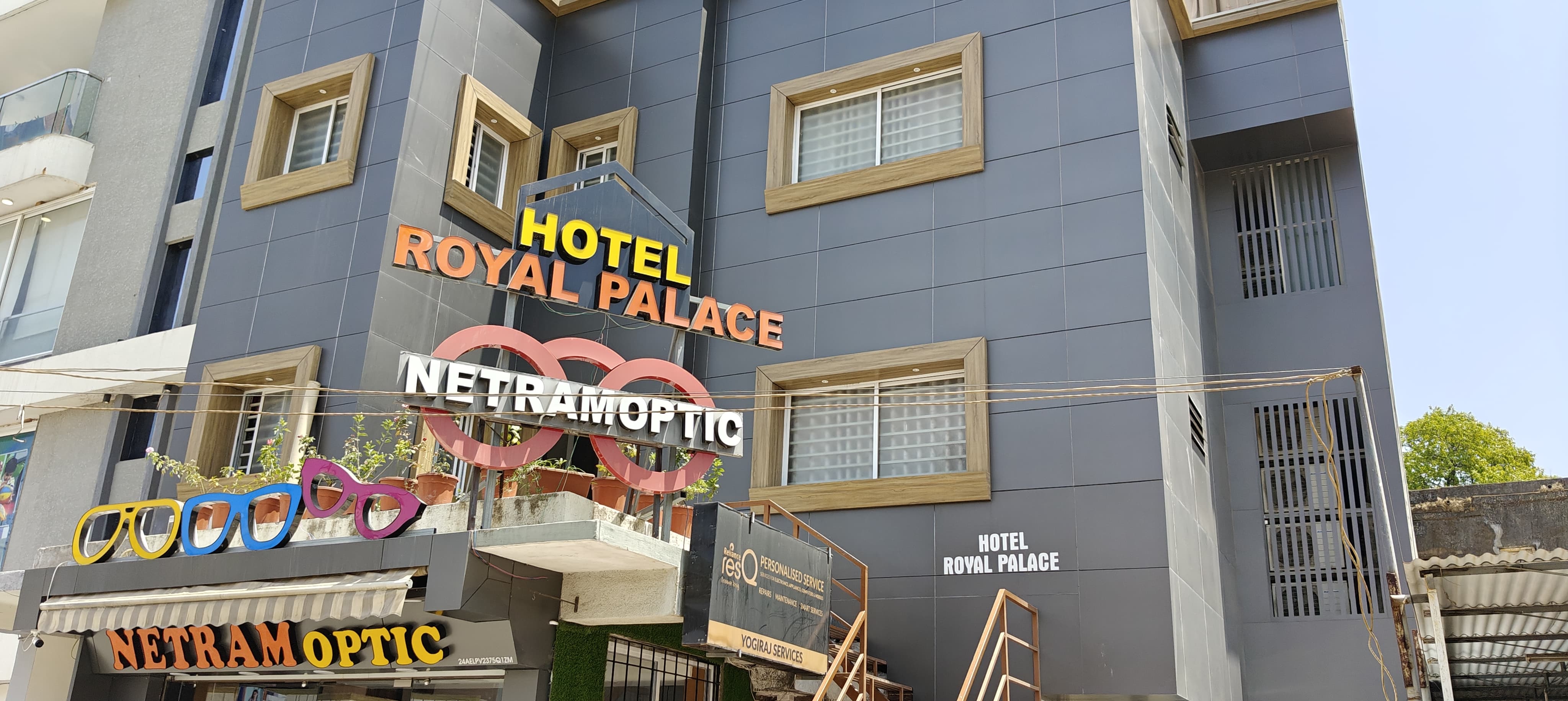 Hotel Royal Palace 𝗕𝗢𝗢𝗞 Junagadh Hotel
