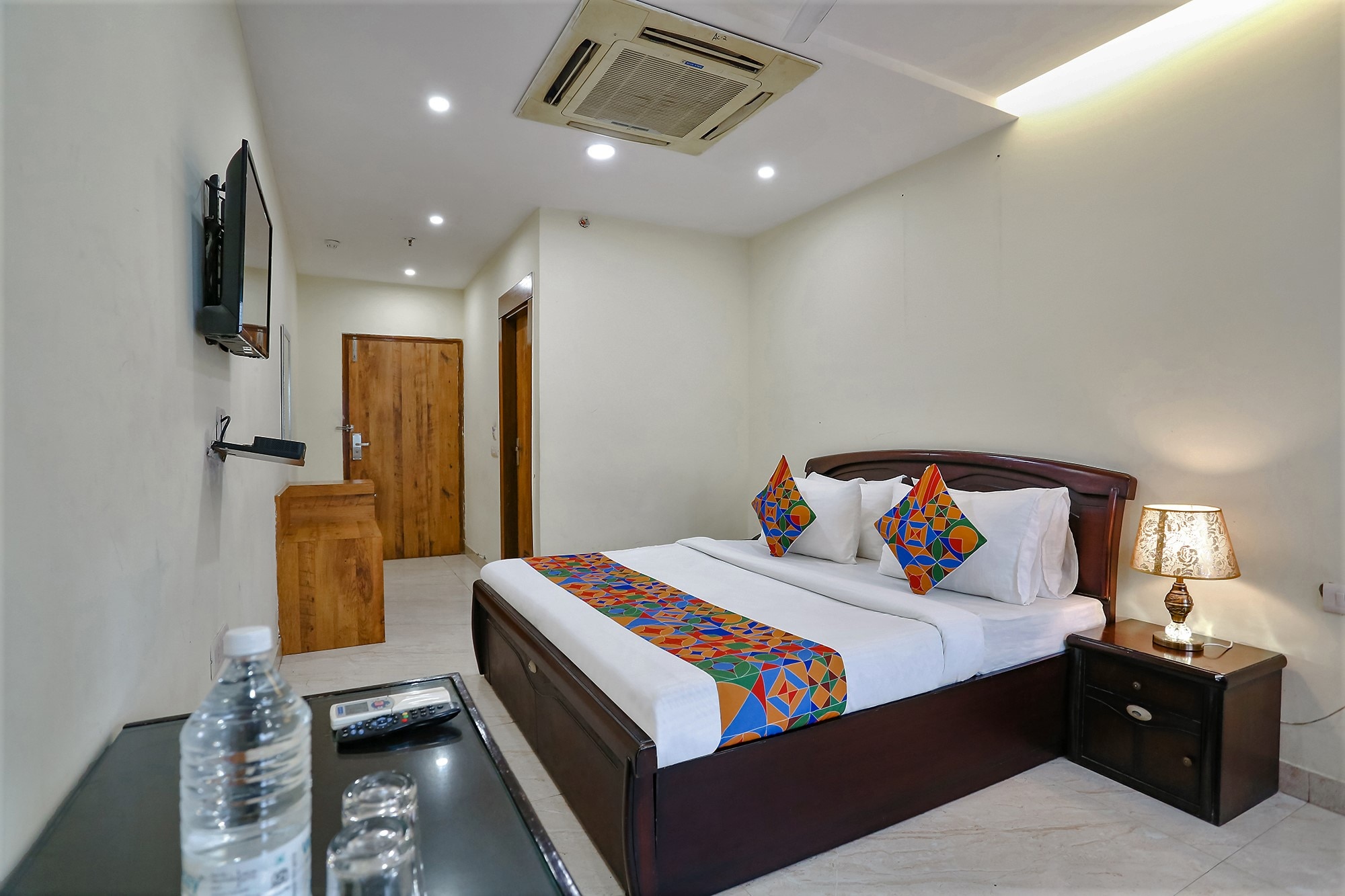 FabHotel F9 NSP 𝗕𝗢𝗢𝗞 Delhi Hotel