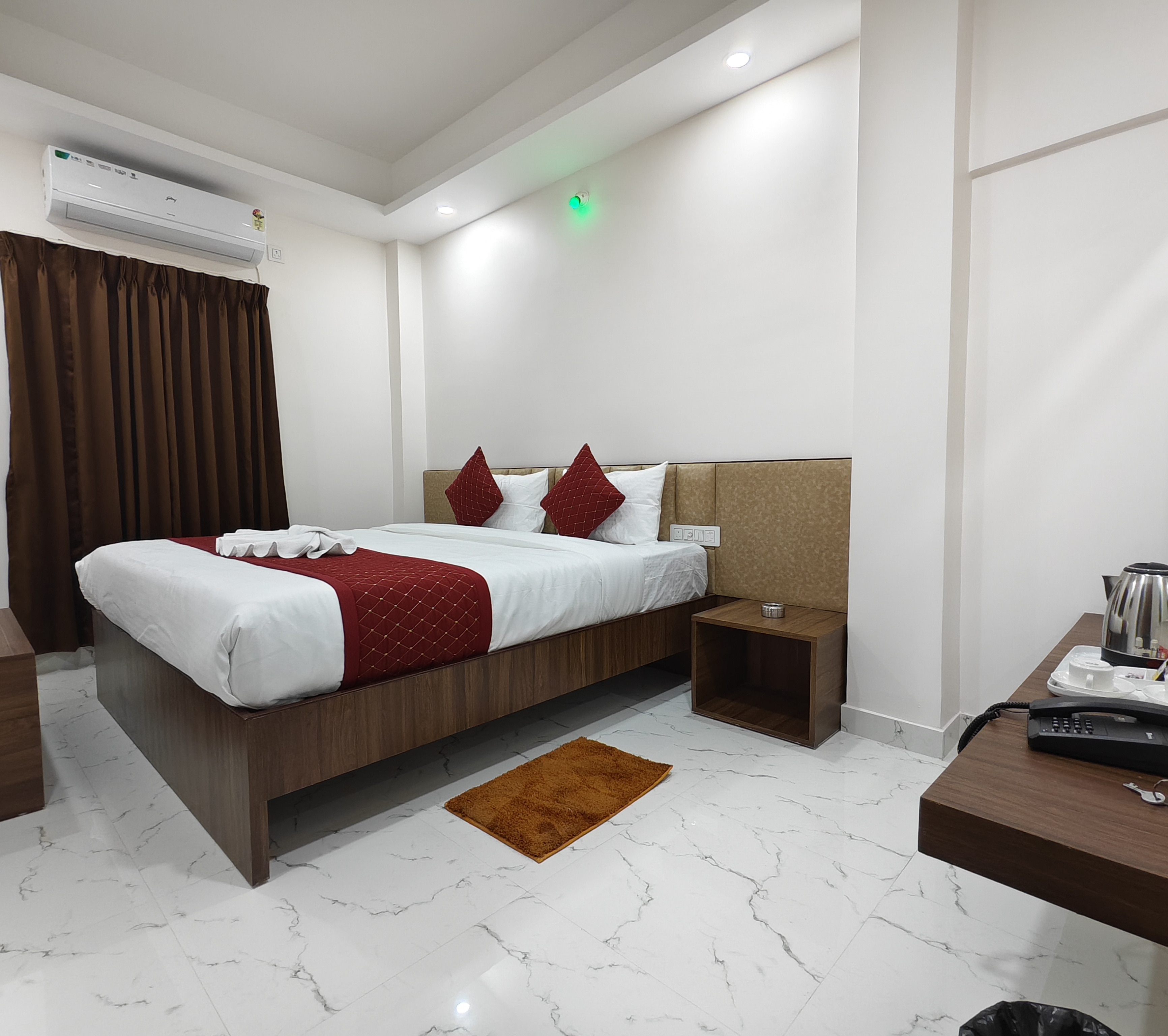 Divine Homestay 𝗕𝗢𝗢𝗞 Siliguri Hotel