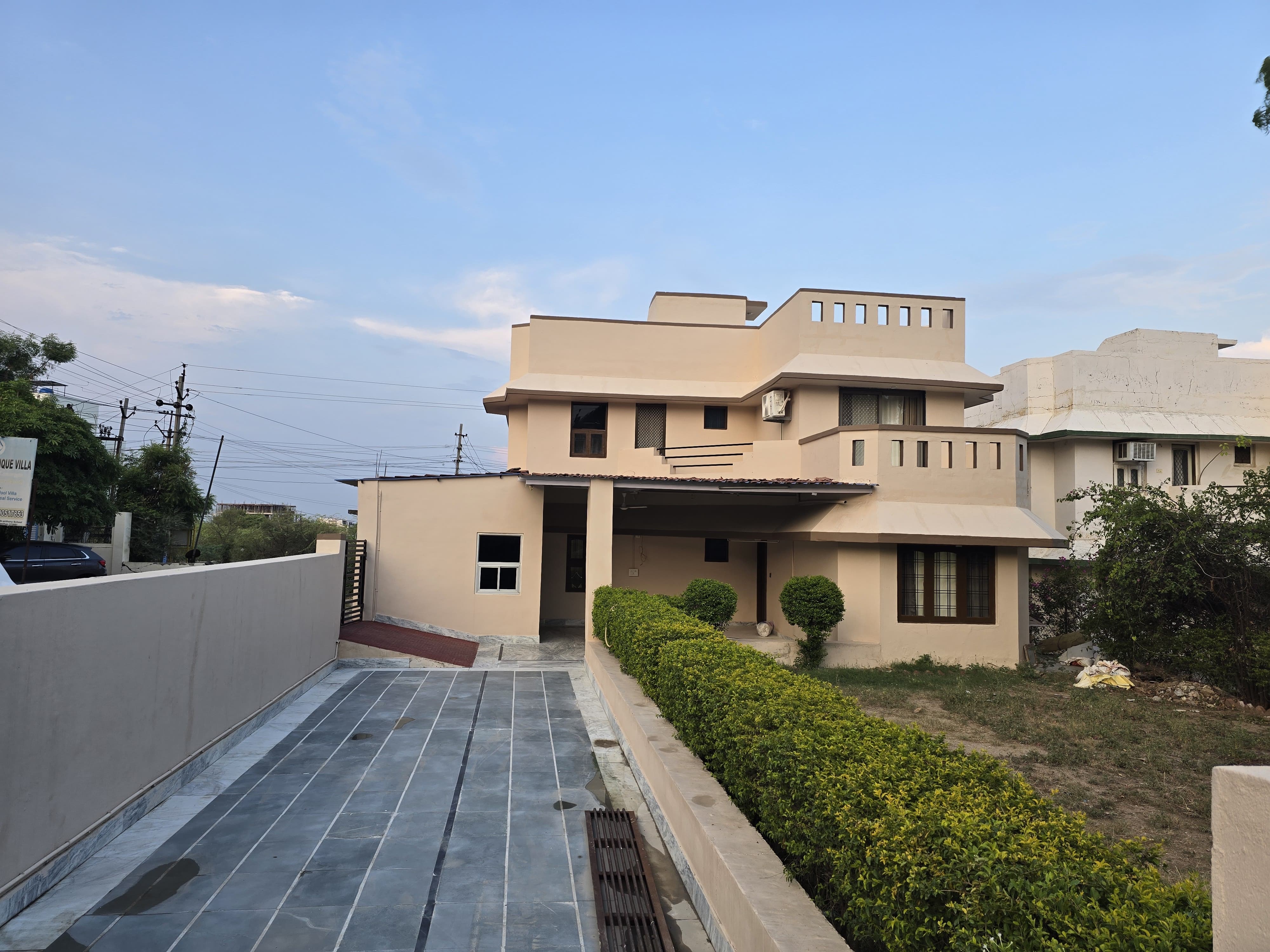 YOLO fun villa 𝗕𝗢𝗢𝗞 Udaipur Villa