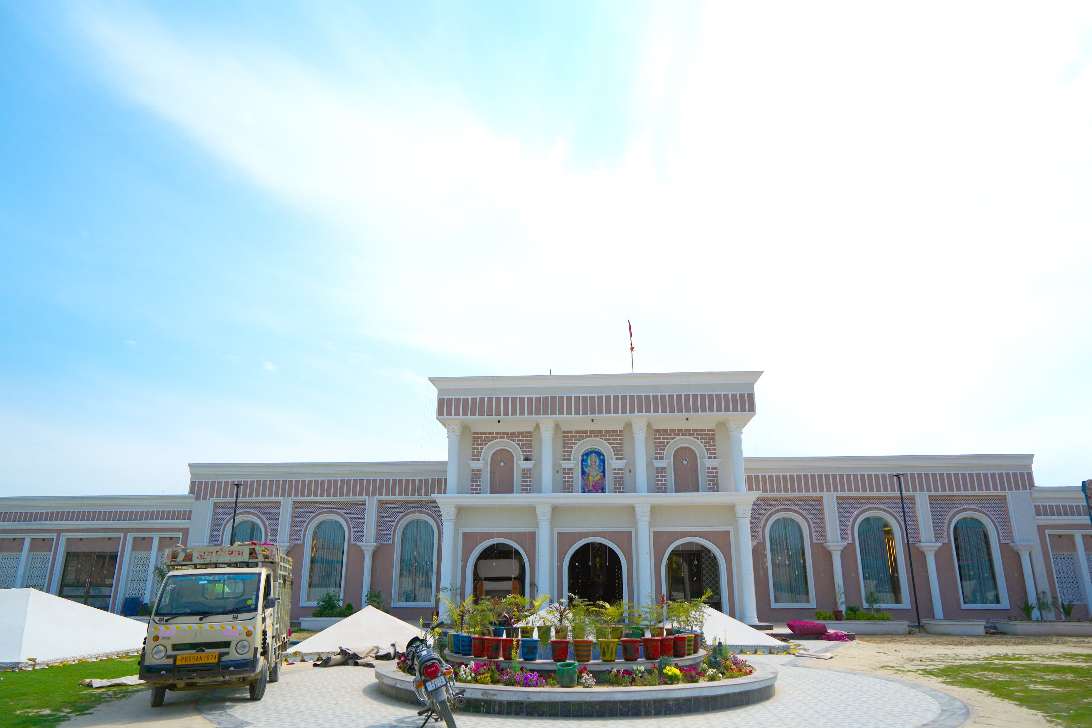SINGLA RESORT 𝗕𝗢𝗢𝗞 Sadulshahar Resort