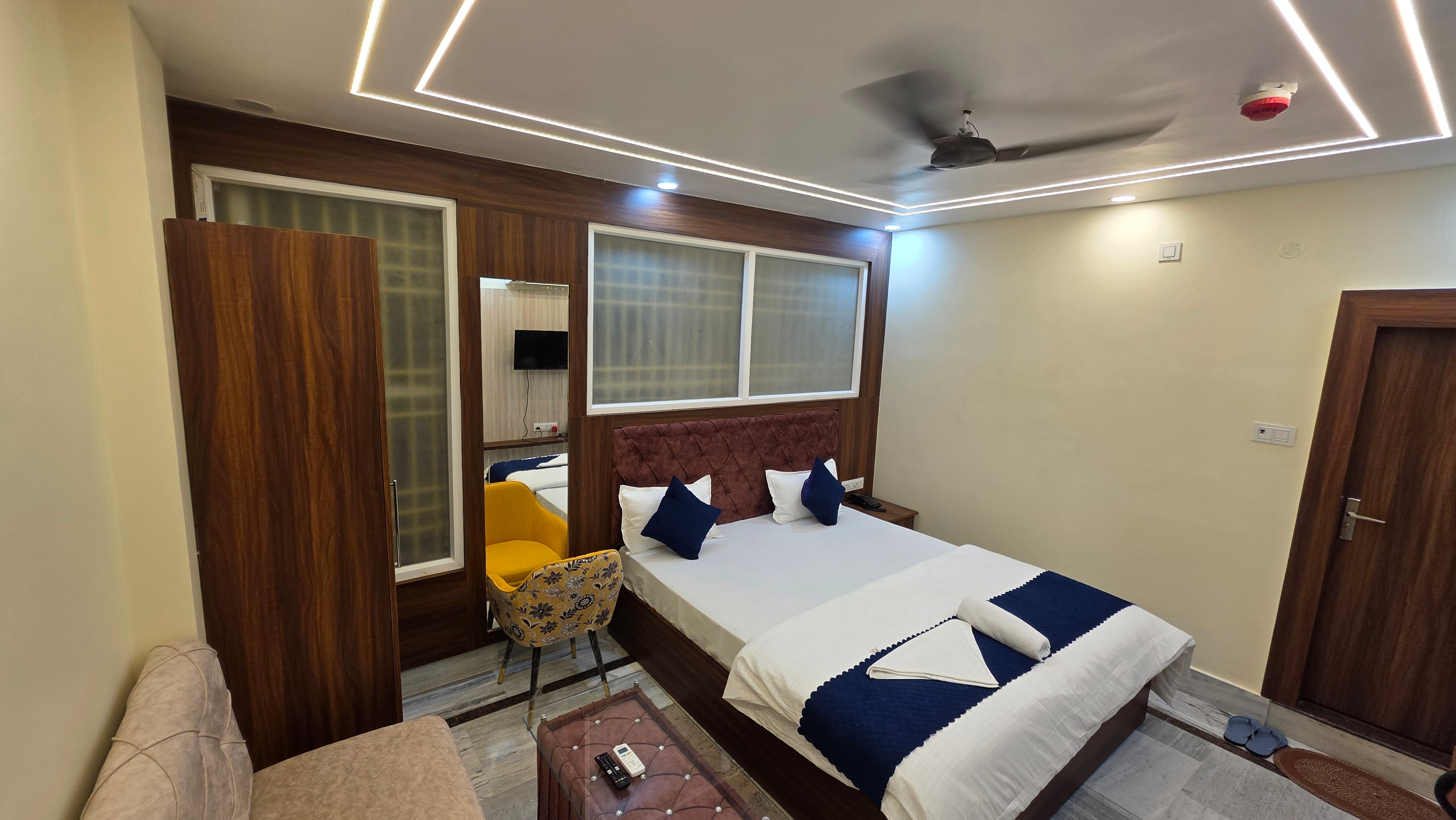Hotel Radha Krishna and Restaurant 𝗕𝗢𝗢𝗞 Ballia Hotel
