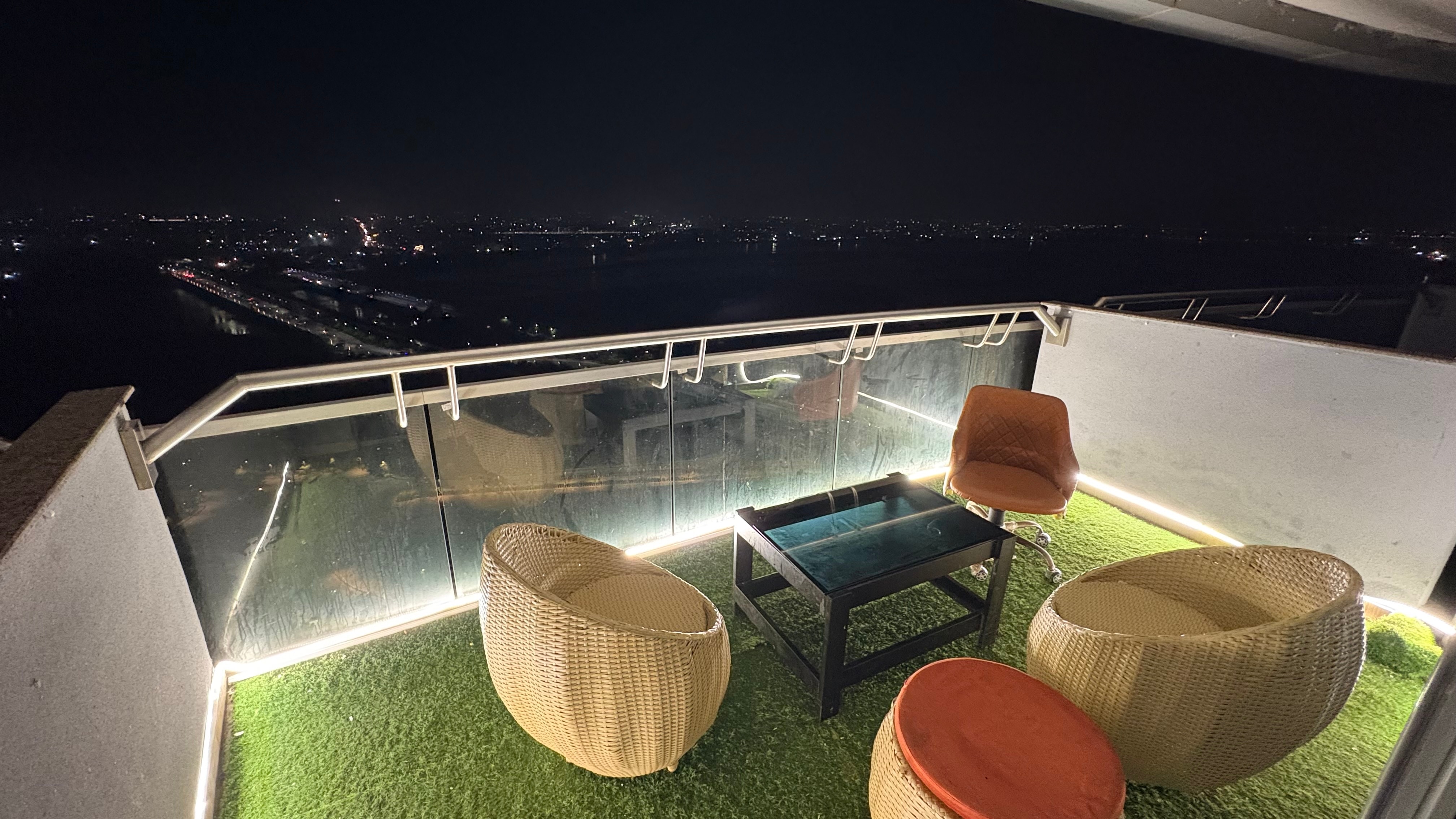 Supernova River side view studio 𝗕𝗢𝗢𝗞 Noida Apartment