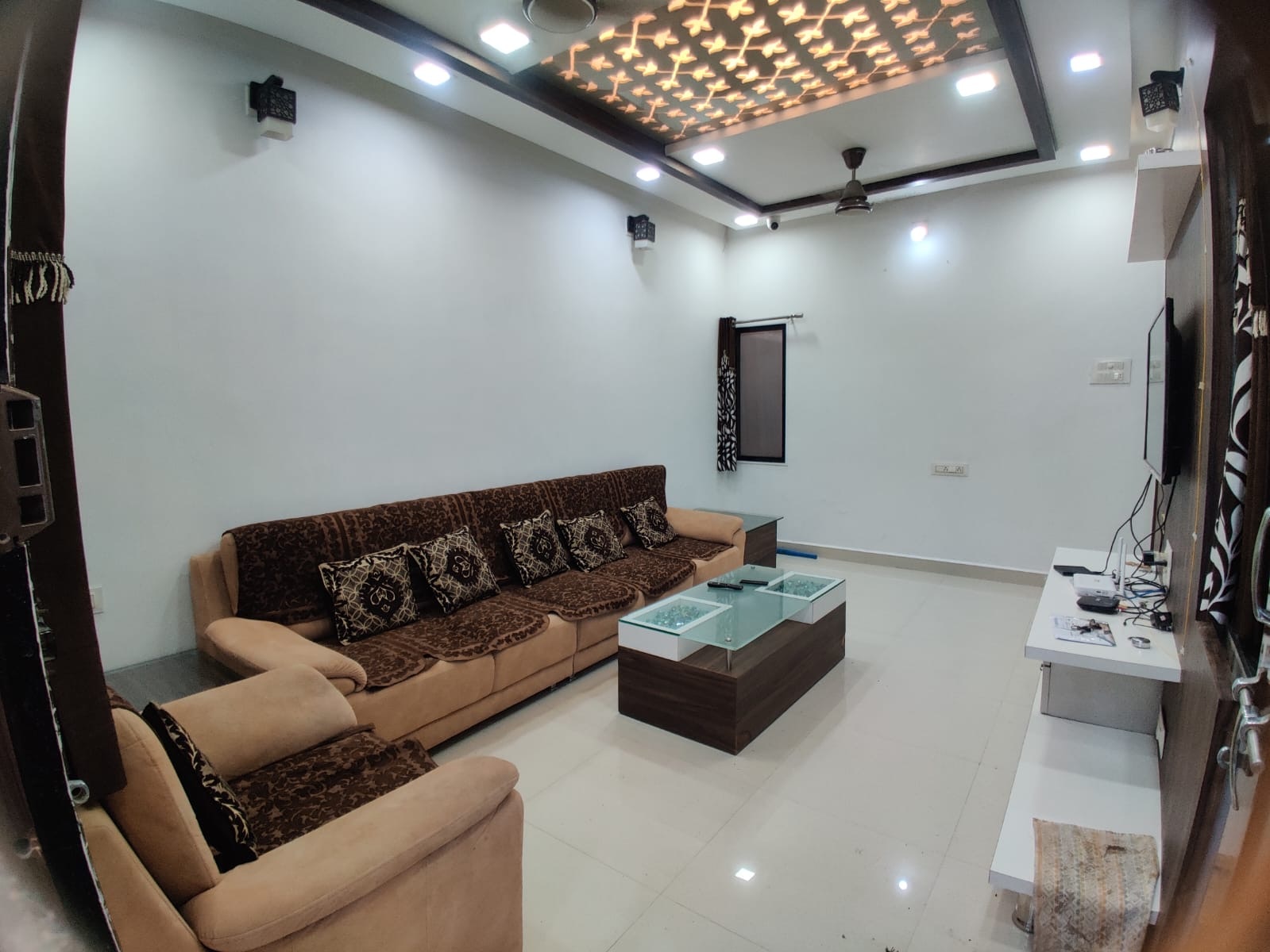 LUXURIA STAY 𝗕𝗢𝗢𝗞 Porbandar Villa