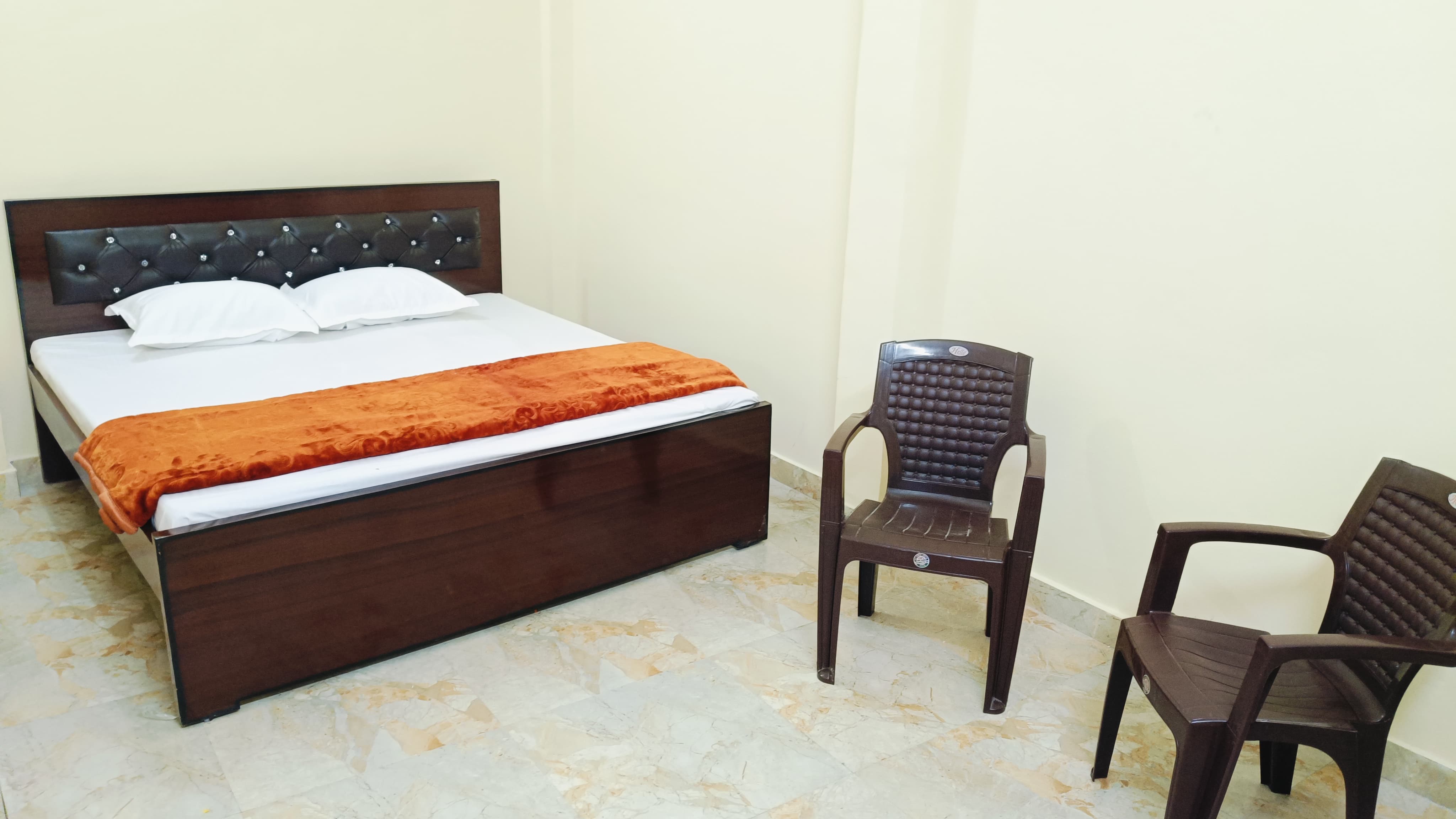 Maa Bhagwati Home Stay 𝗕𝗢𝗢𝗞 Ayodhya Villa