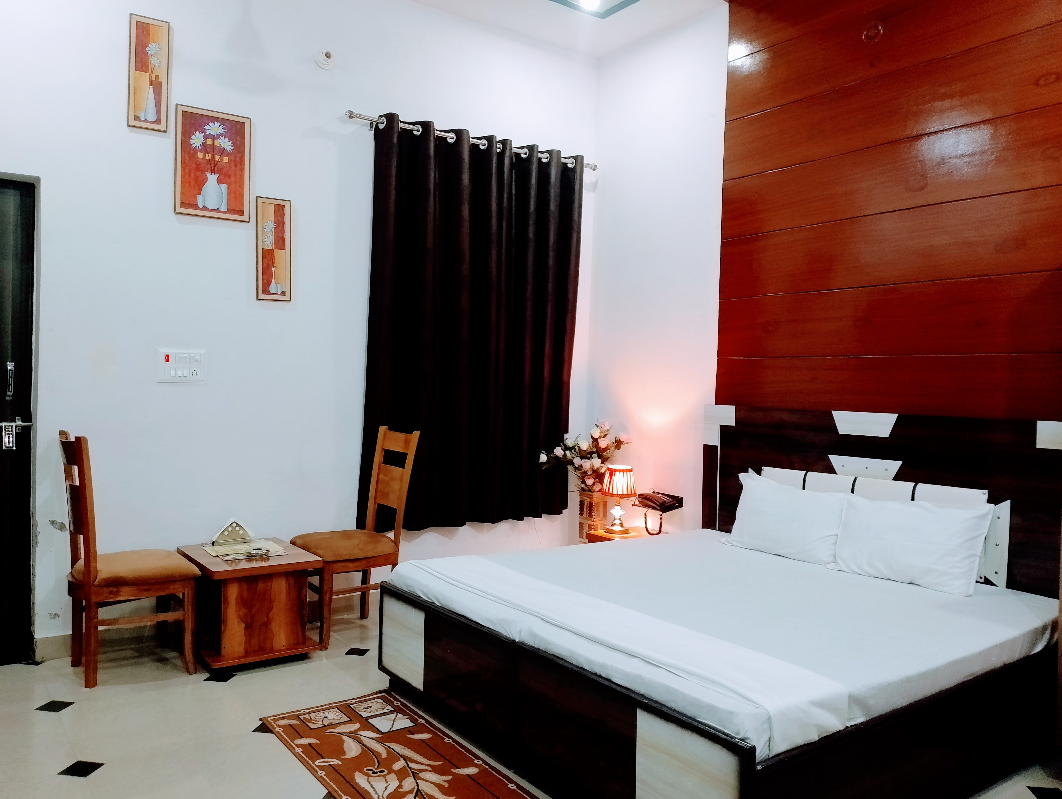 New Banquet Hall 𝗕𝗢𝗢𝗞 Loharu Hotel