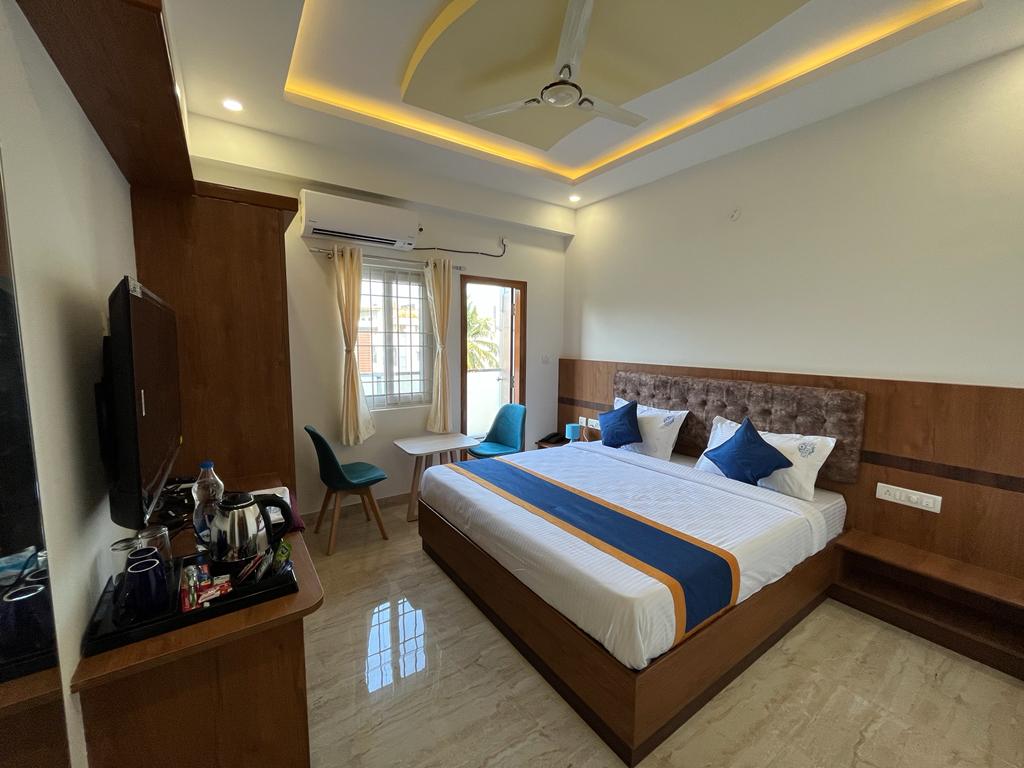 NP Royal INN 𝗕𝗢𝗢𝗞 Bangalore Hotel