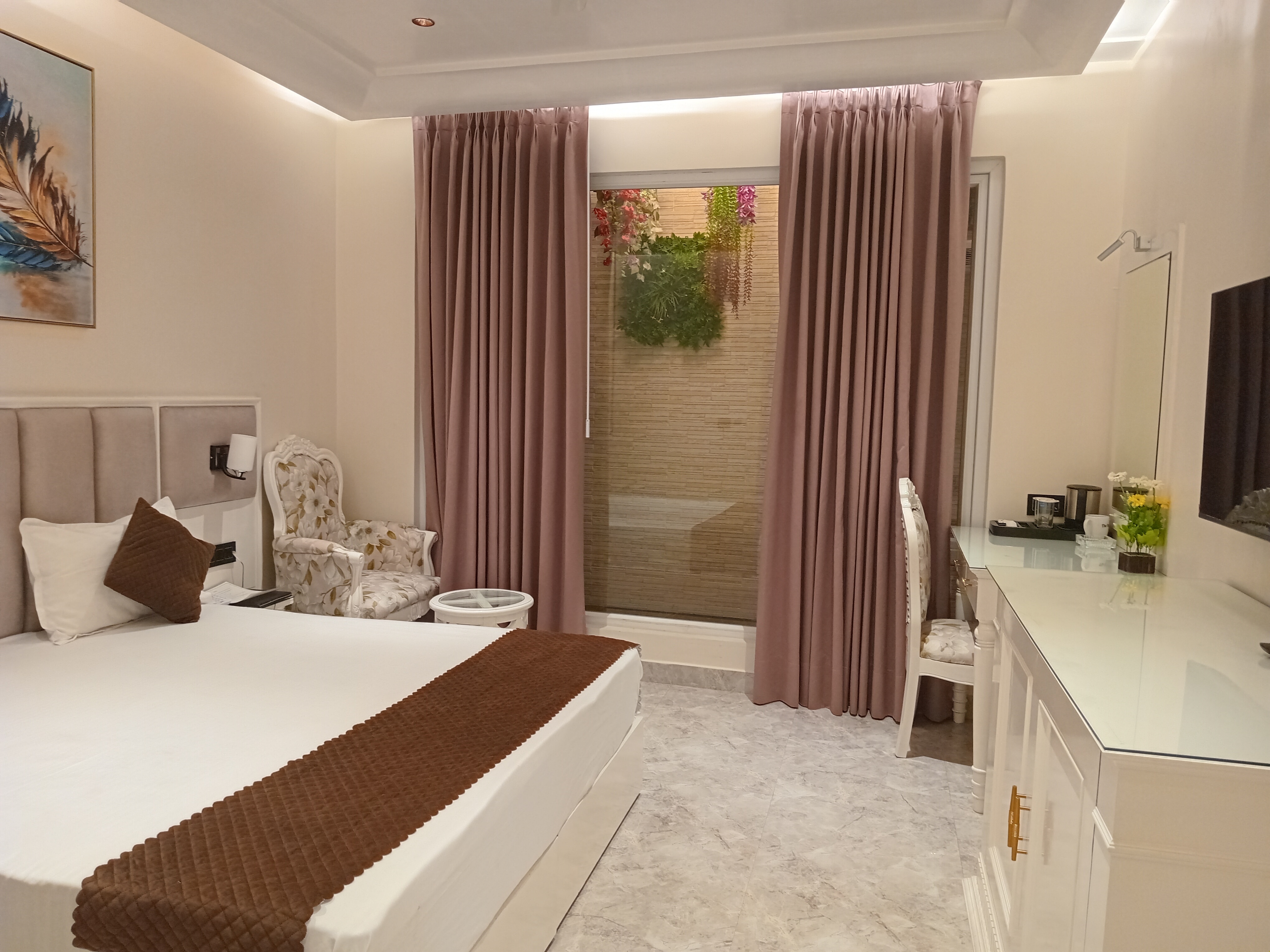 the victoria 𝗕𝗢𝗢𝗞 Raibareilly Hotel