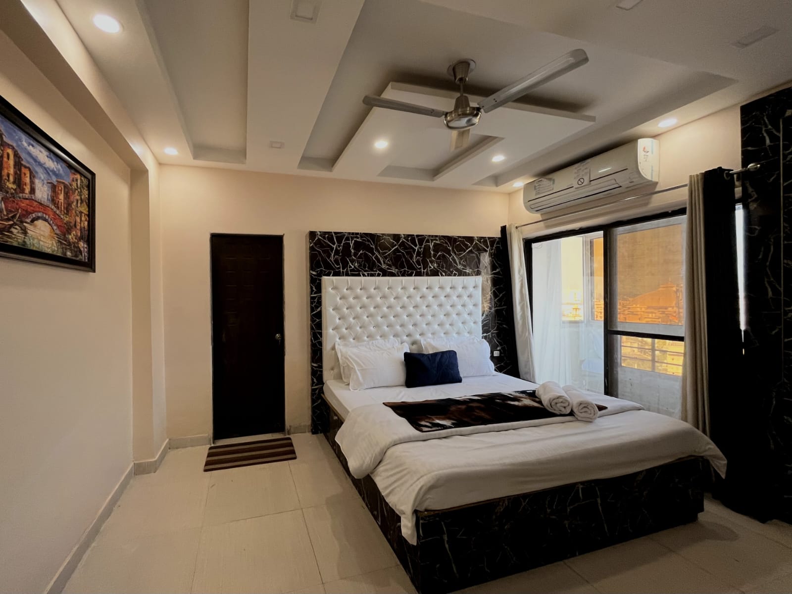 Sharnam home stay 𝗕𝗢𝗢𝗞 Vrindavan Apartment