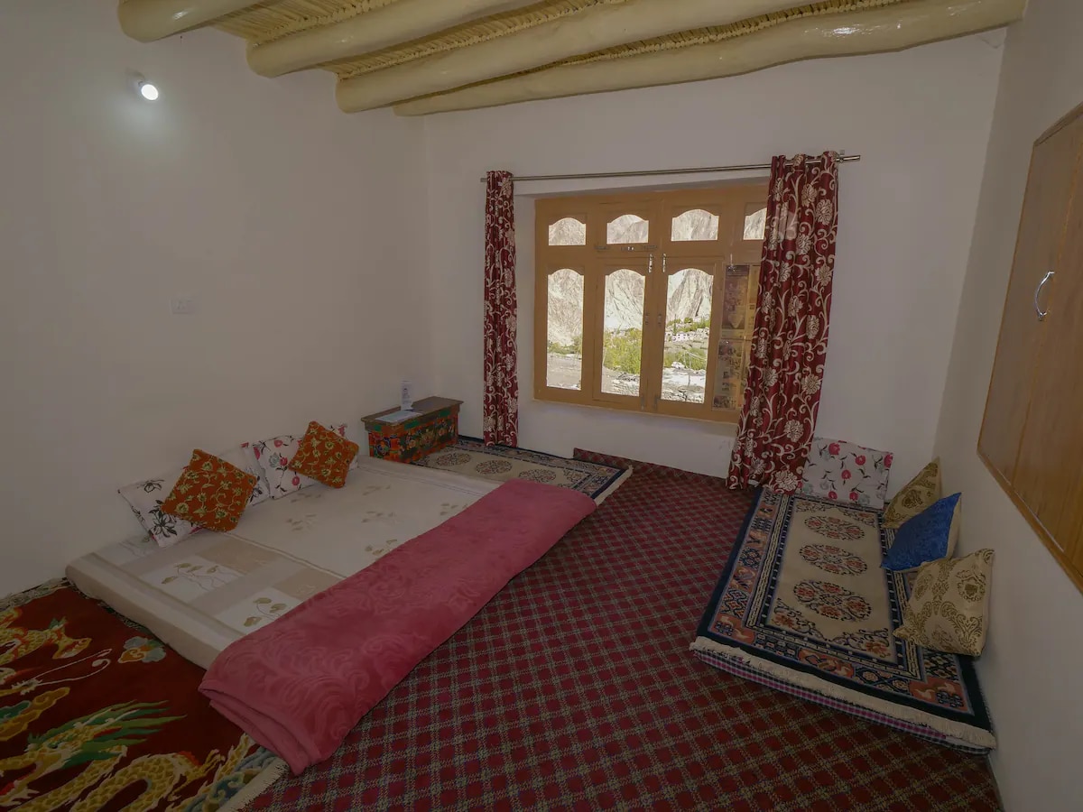 Nangso Khangchen Tarchit 𝗕𝗢𝗢𝗞 Leh Homestay