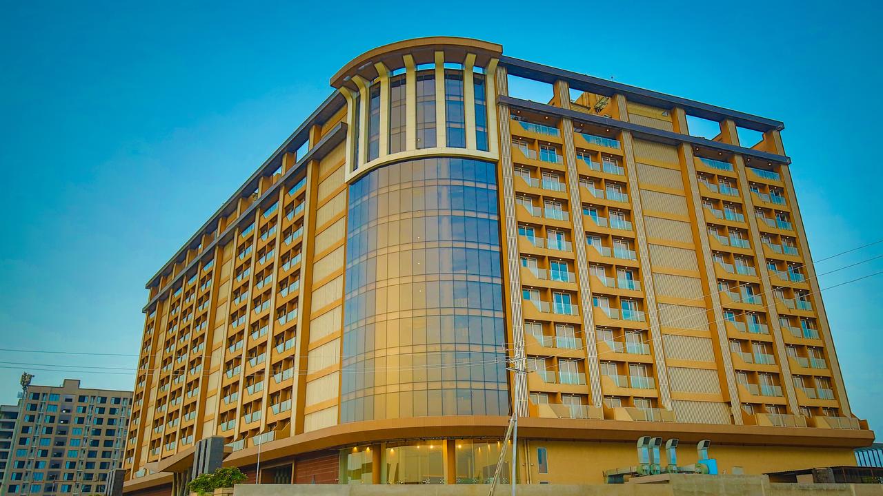 Private Suite Room Weekend Address 𝗕𝗢𝗢𝗞 Surat Homestay